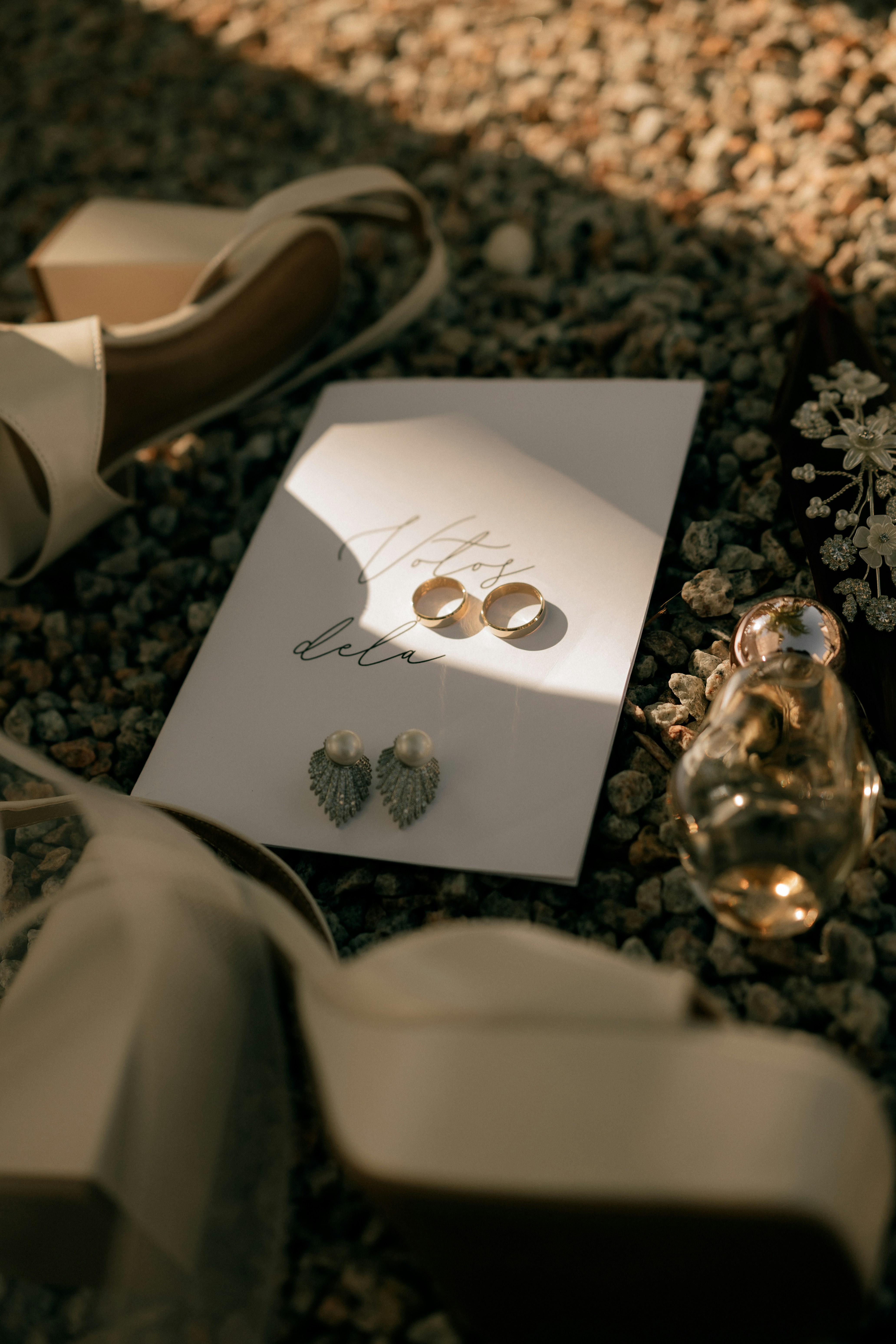 Shimmering Rings on a Card: Quiet Details of Wedding Treasures