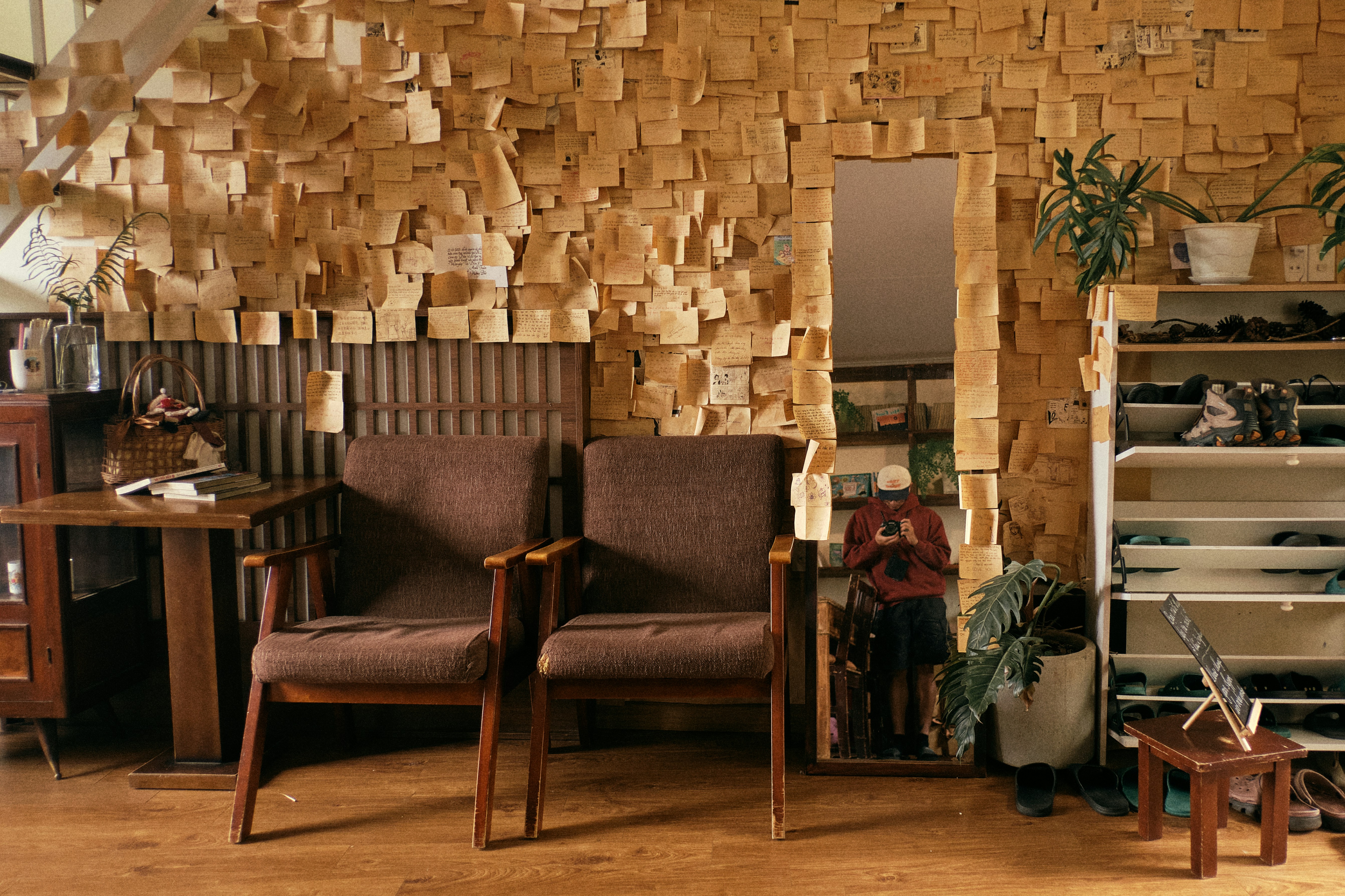 Warm Wood, Quiet Corners: A Cozy Salon with Acoustic Art