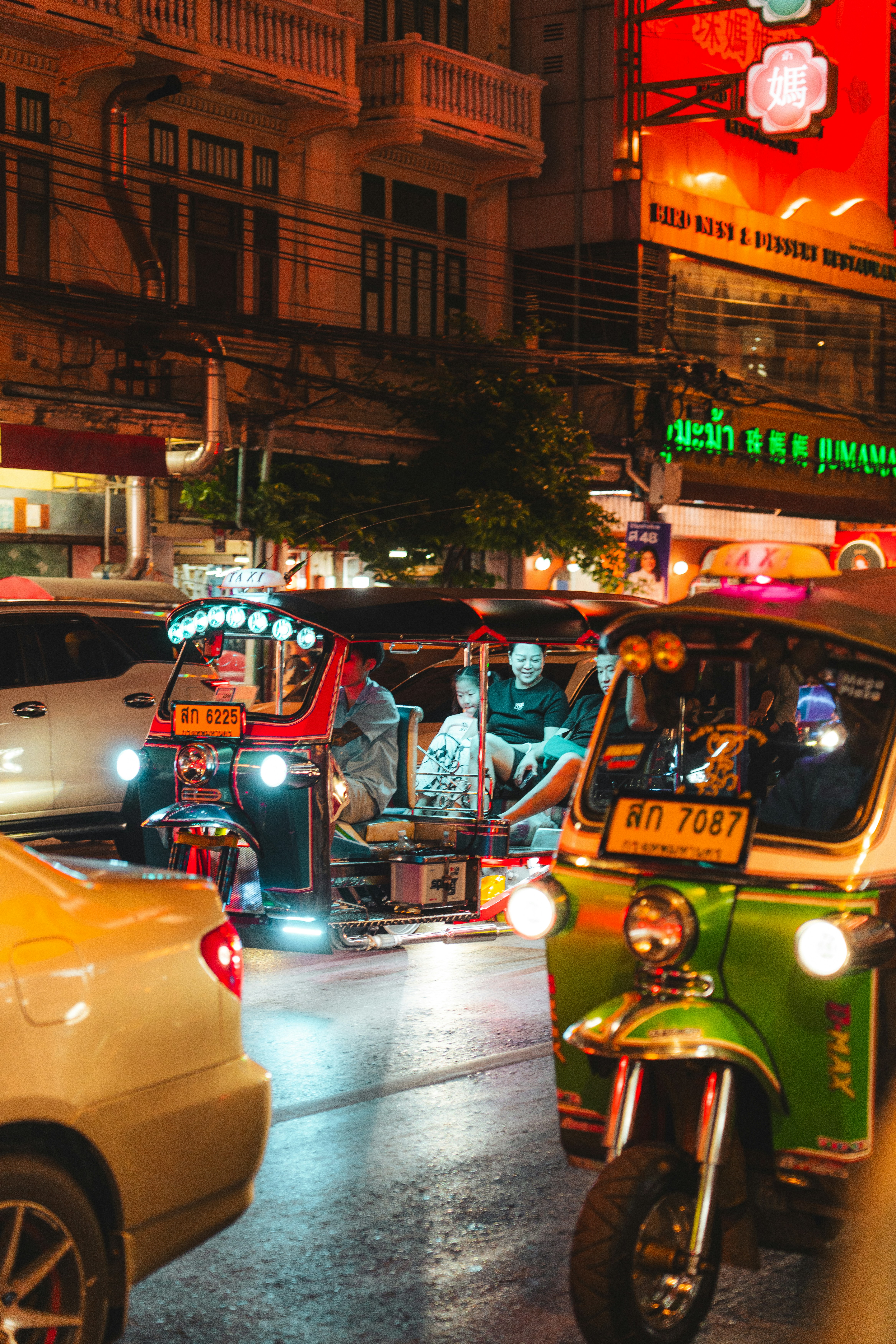 Night Street Trikes: A Neon-Bathed Ride Through the City