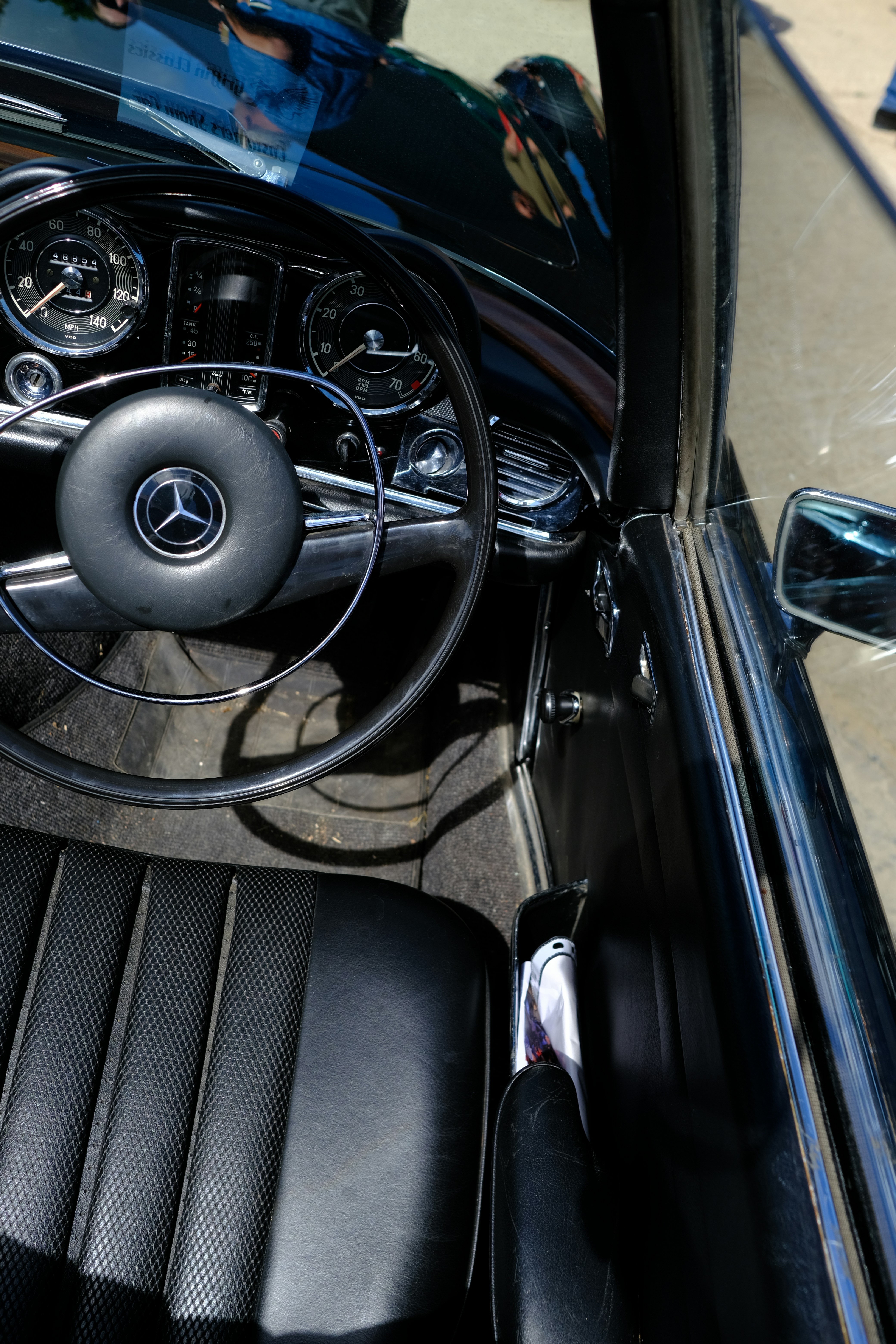 Classic Mercedes Cockpit: A Glimpse Into Timeless Curves