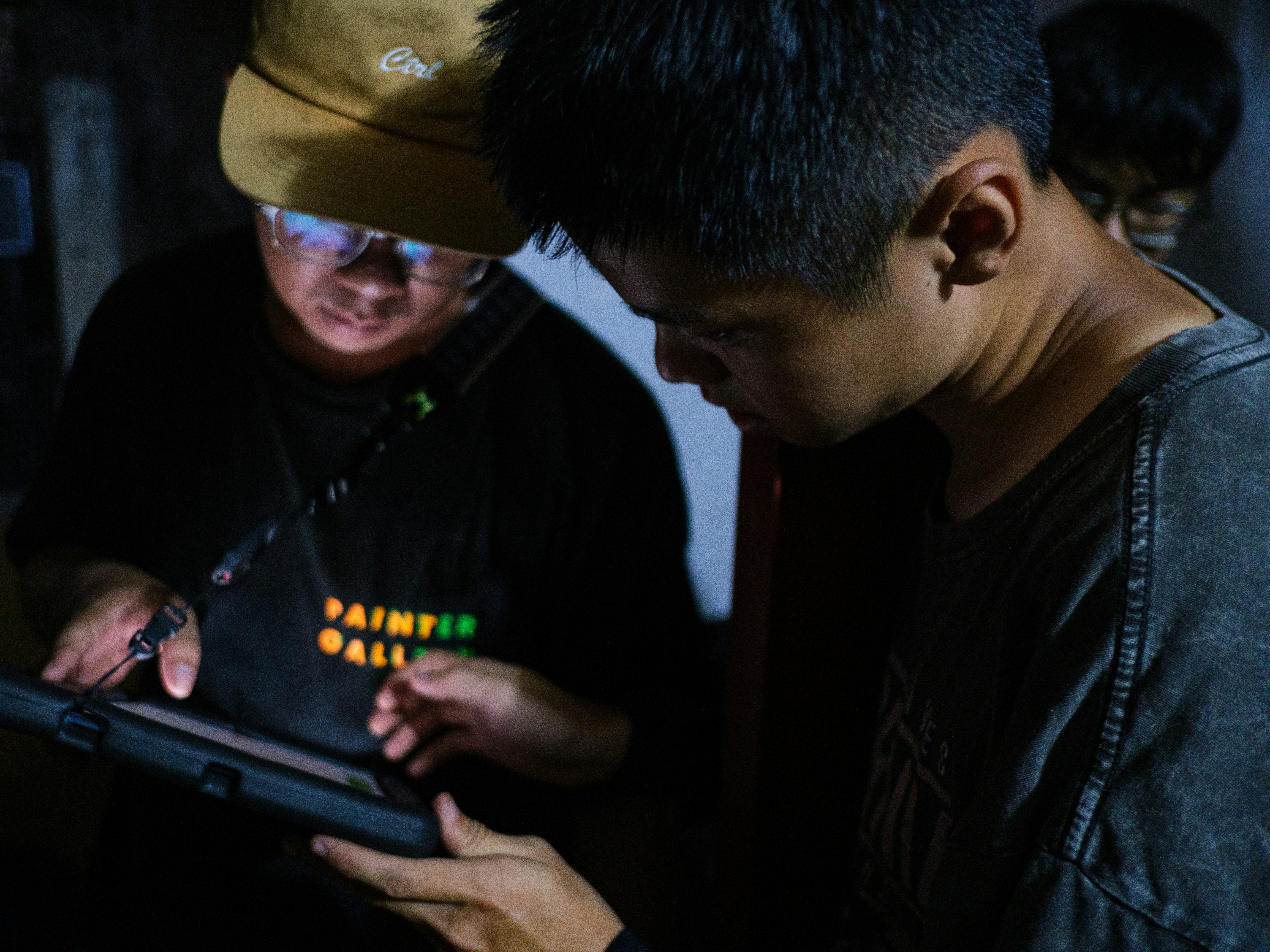 Glowing Tablet Guidance in a Dim Workshop