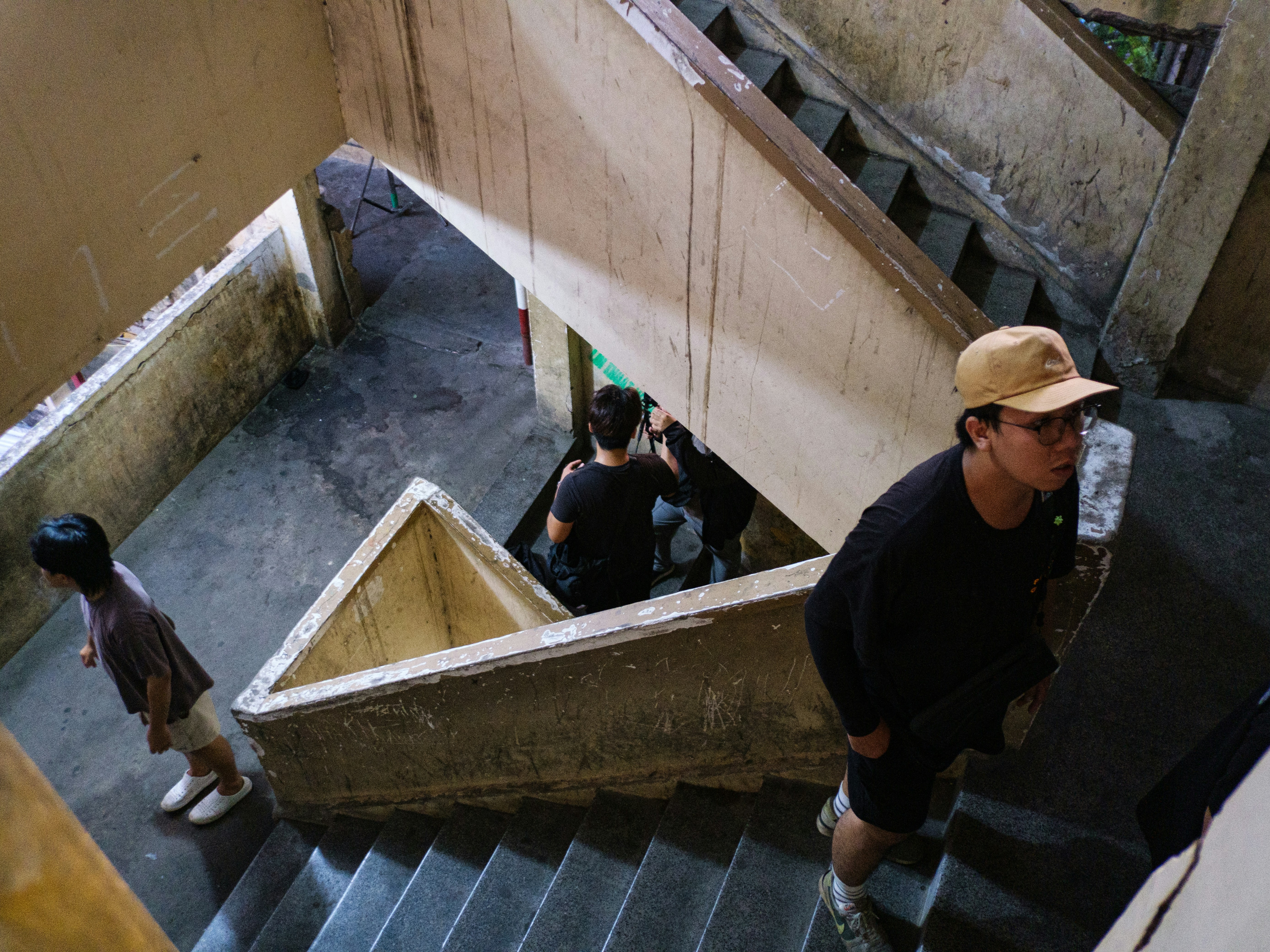 Staircase Echoes: People Navigate a Concrete Labyrinth
