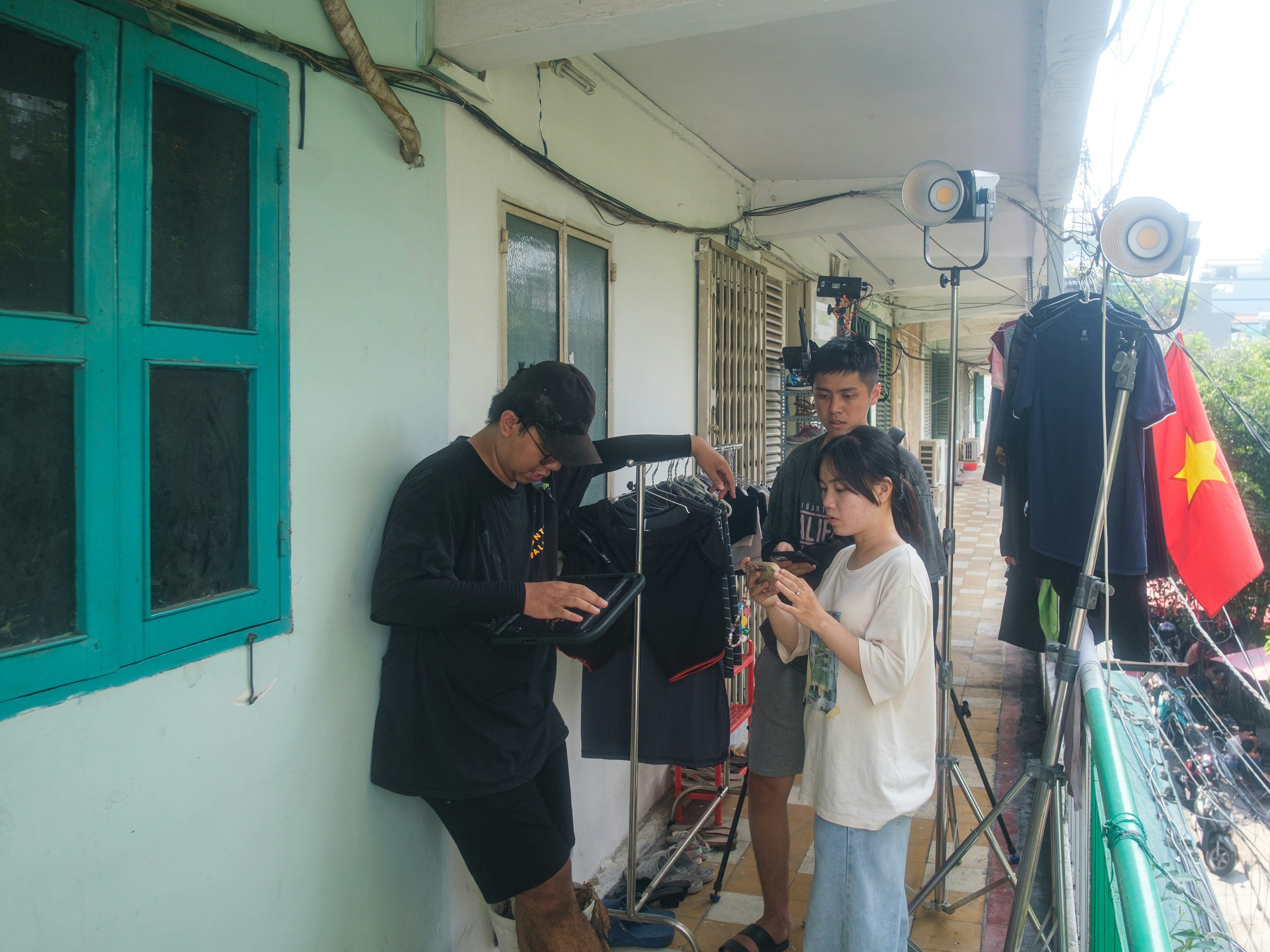 On-Set Alley: Small Crew Adjusts Lighting by the Water