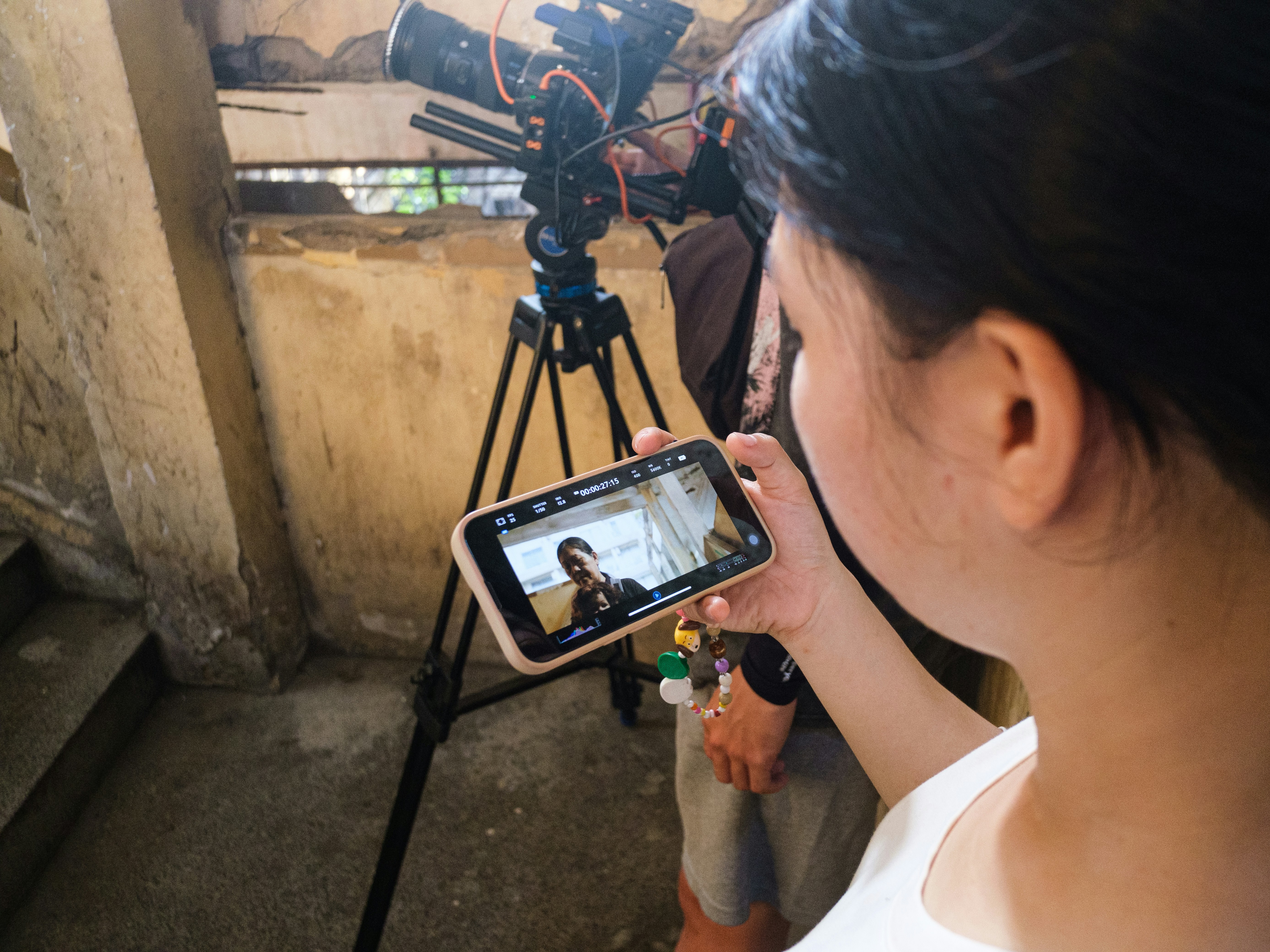 Live Interview in the Spotlight: A Filmmaker Behind the Phone