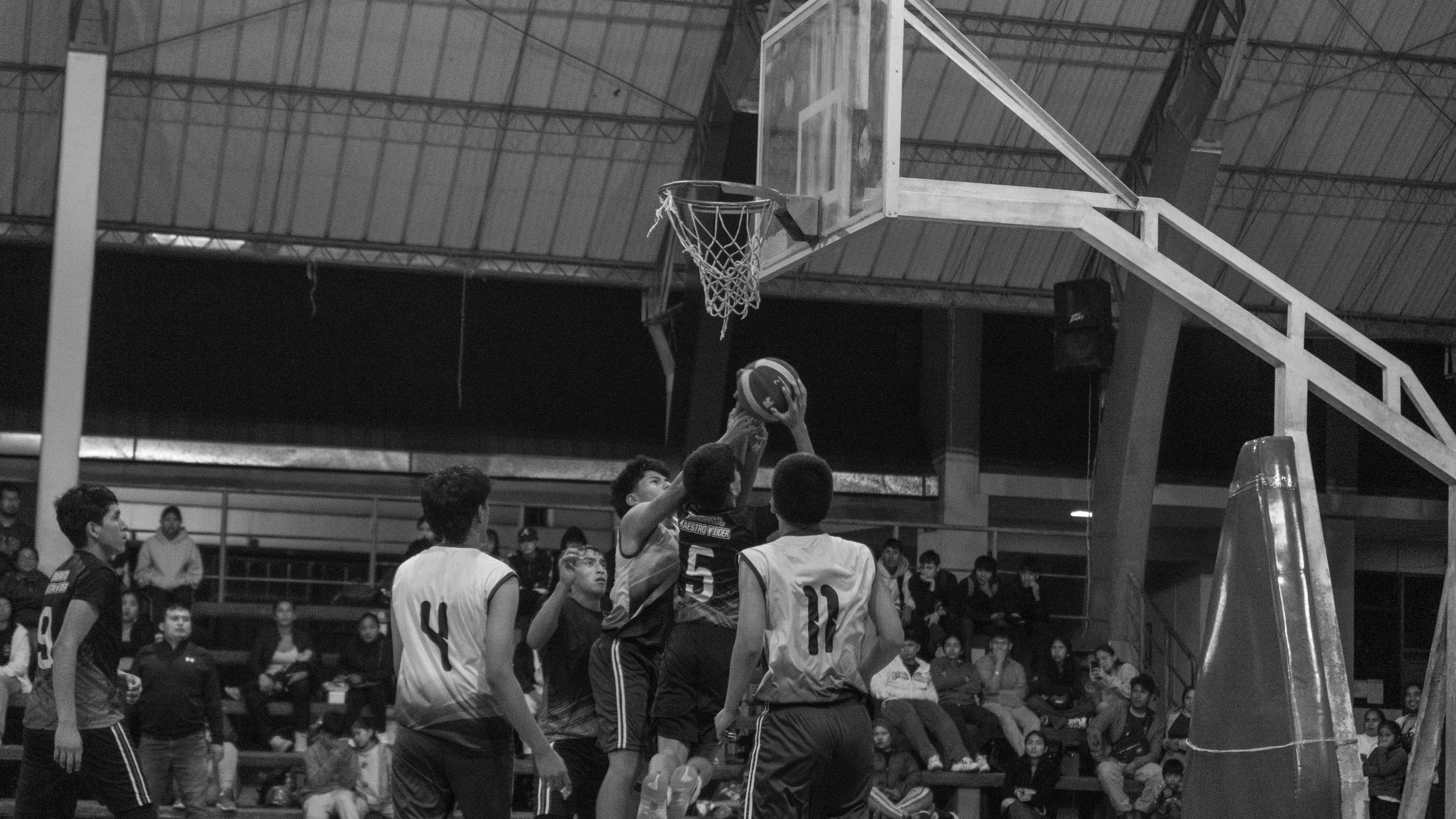 Rising toward the rim: a team scramble under the hoop