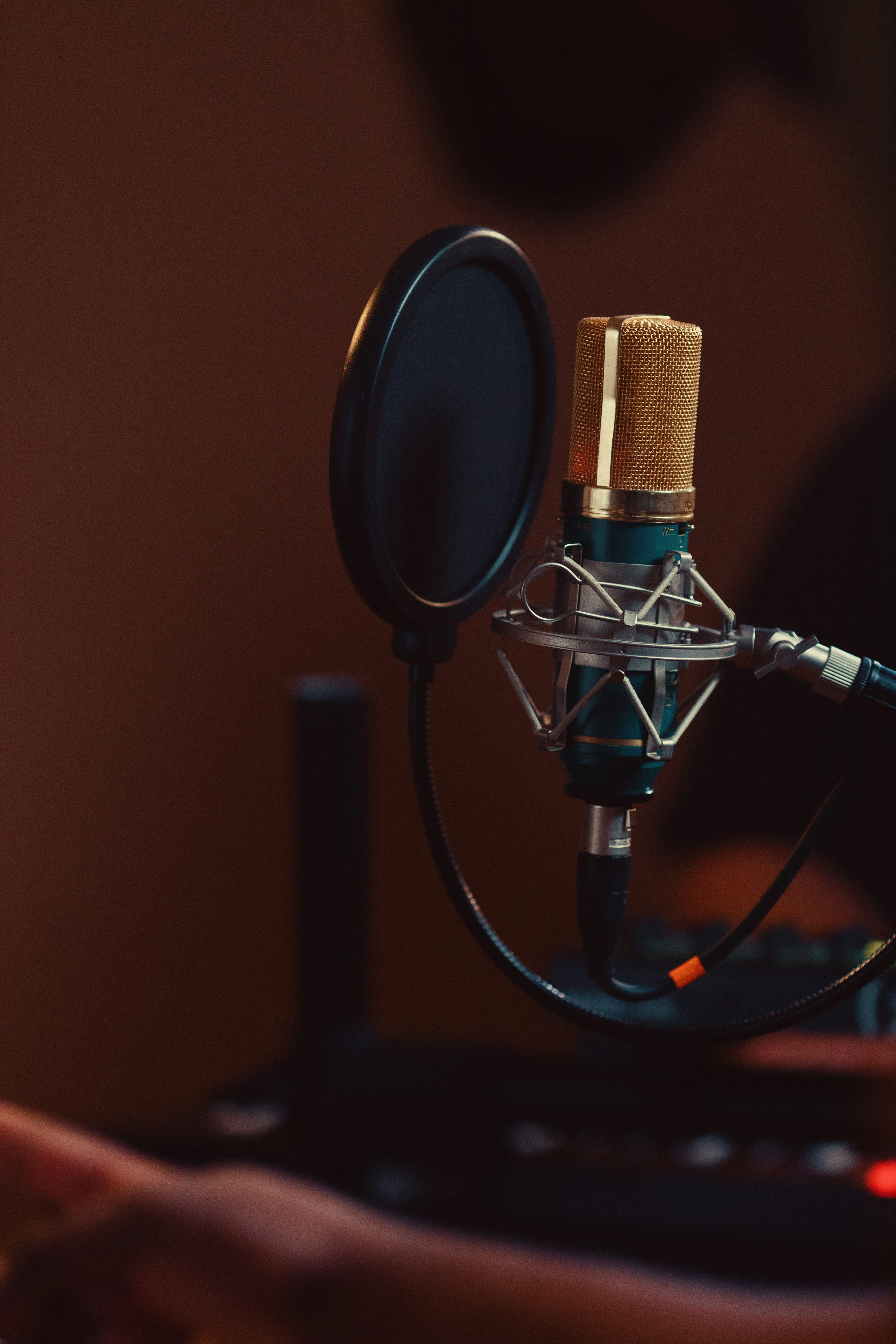 Copper Microphone in a Quiet Studio: Focus on a Professional Vocal Take