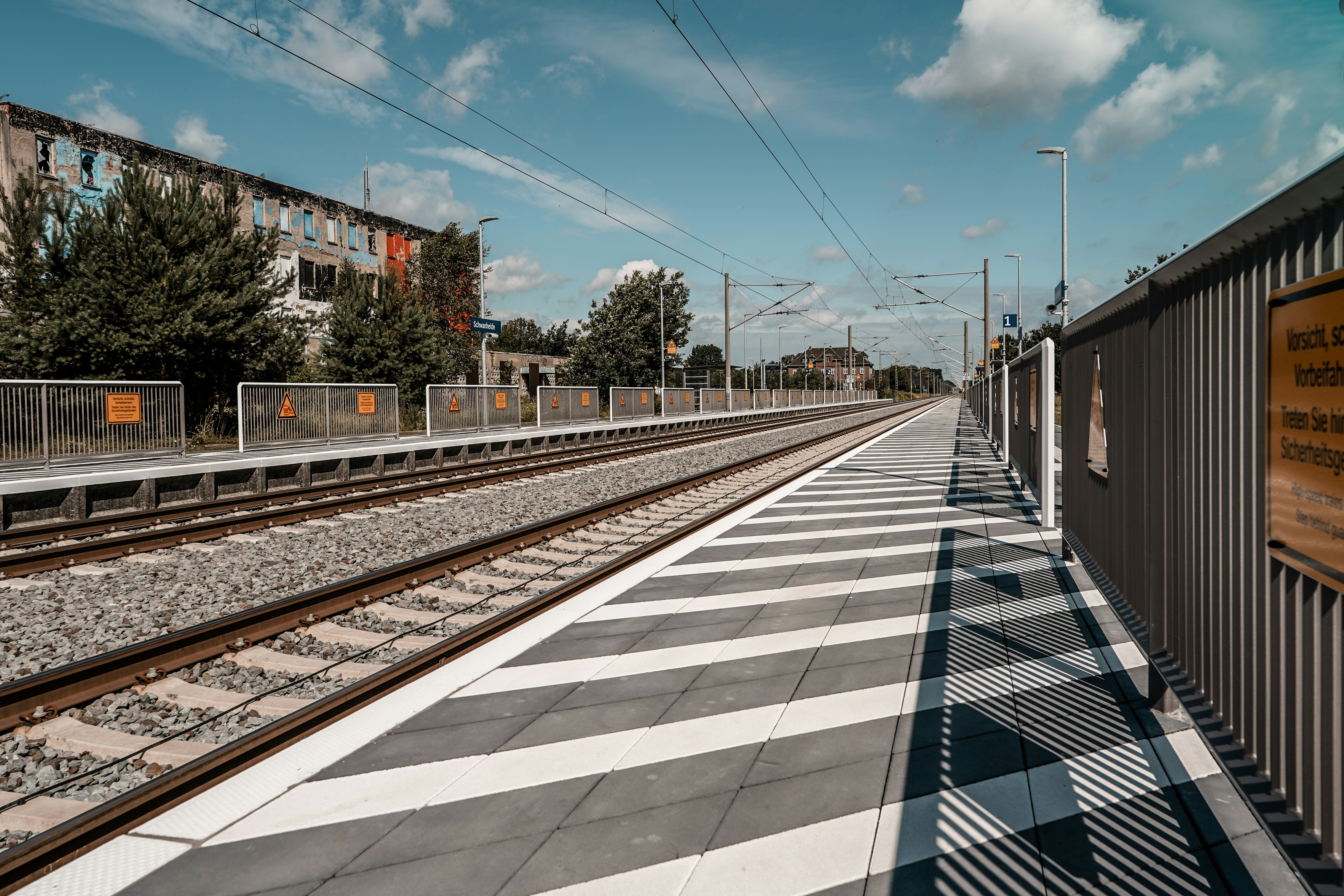 Parallel Rails to the Horizon: A Quiet Platform in Perspective
