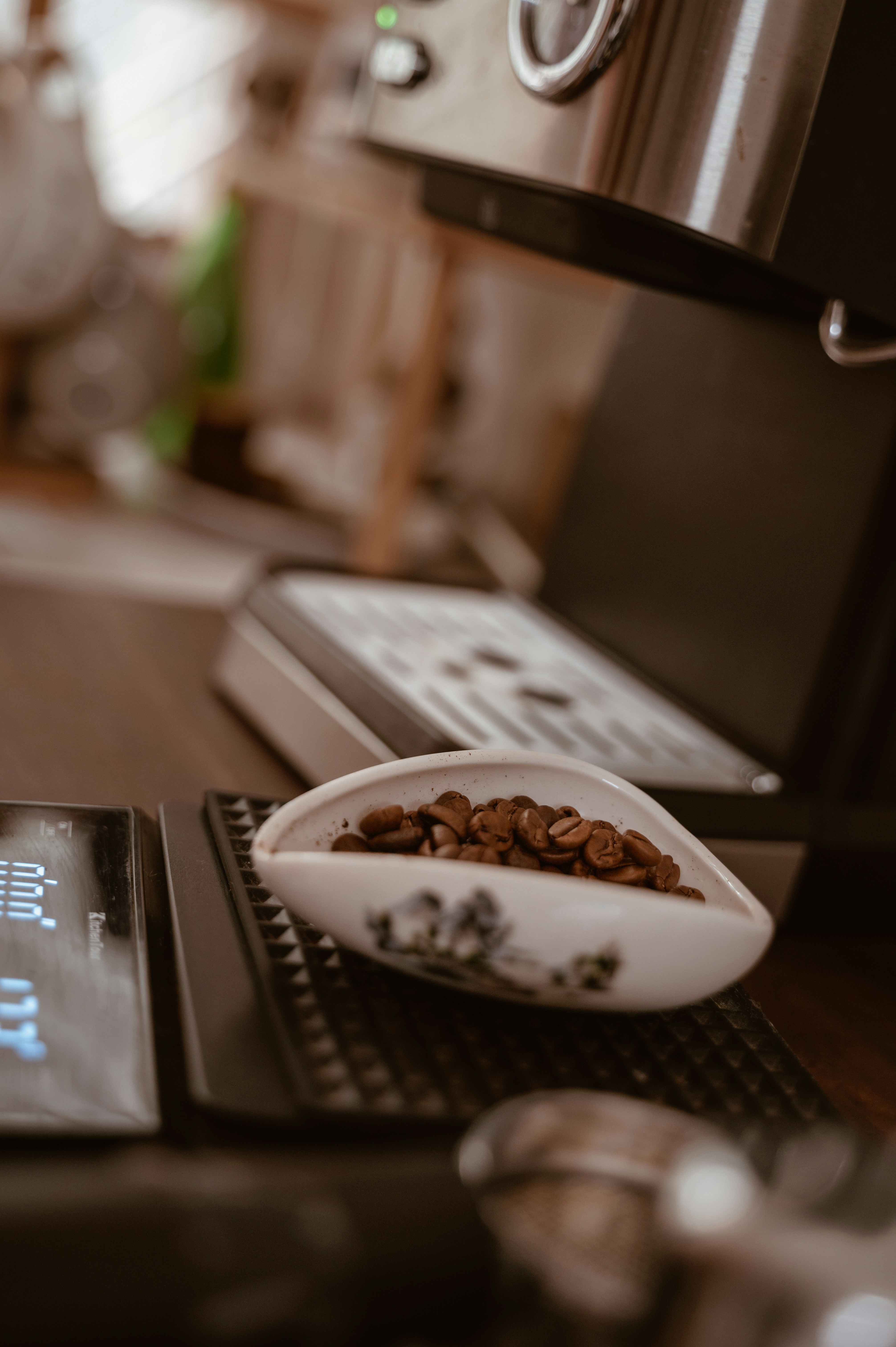 Coffee Ritual in a Quiet Kitchen: Beans on the Scale
