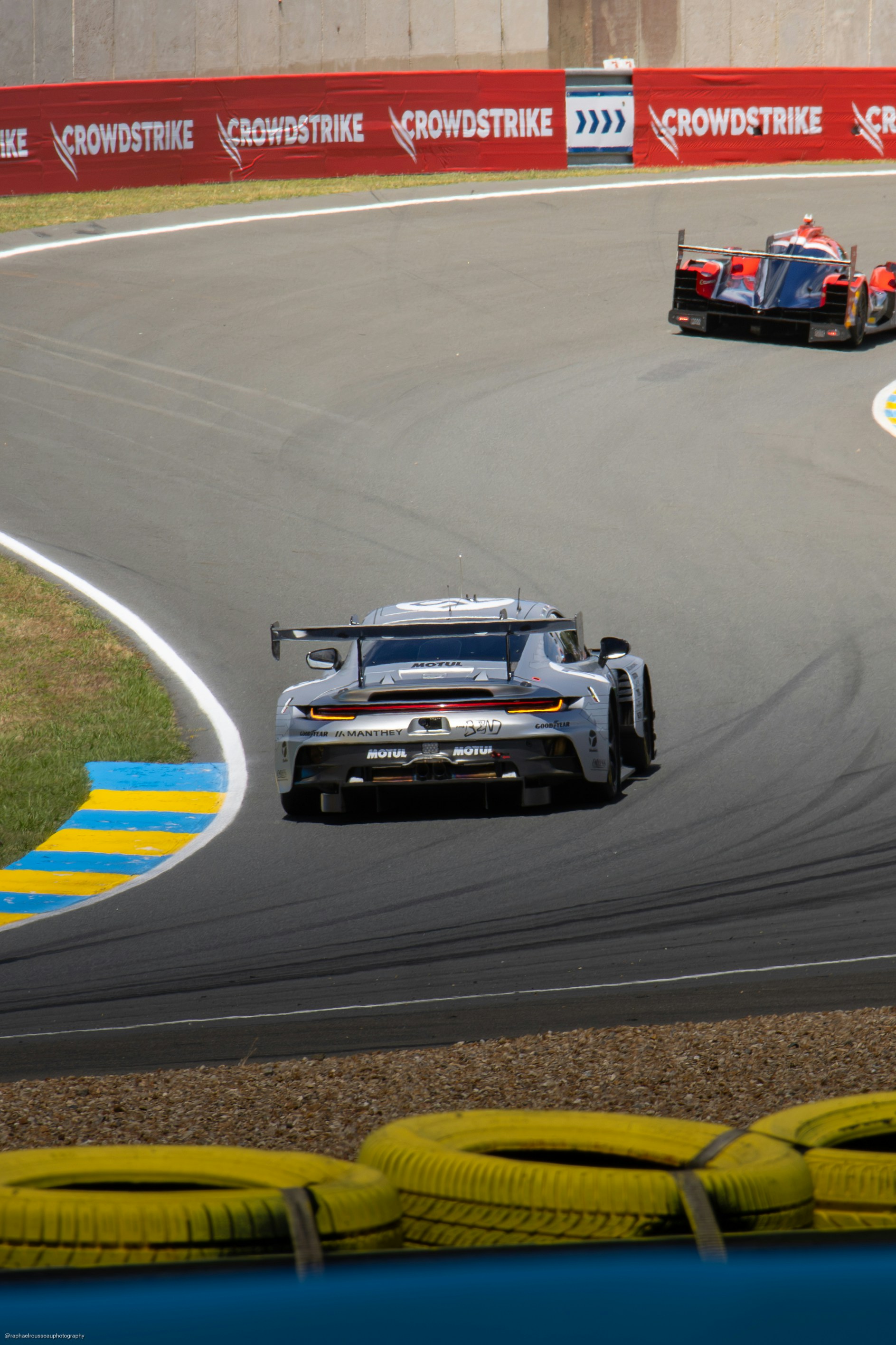 Chasing the Curve: Rear Wing and Racing Tactics on a Crest
