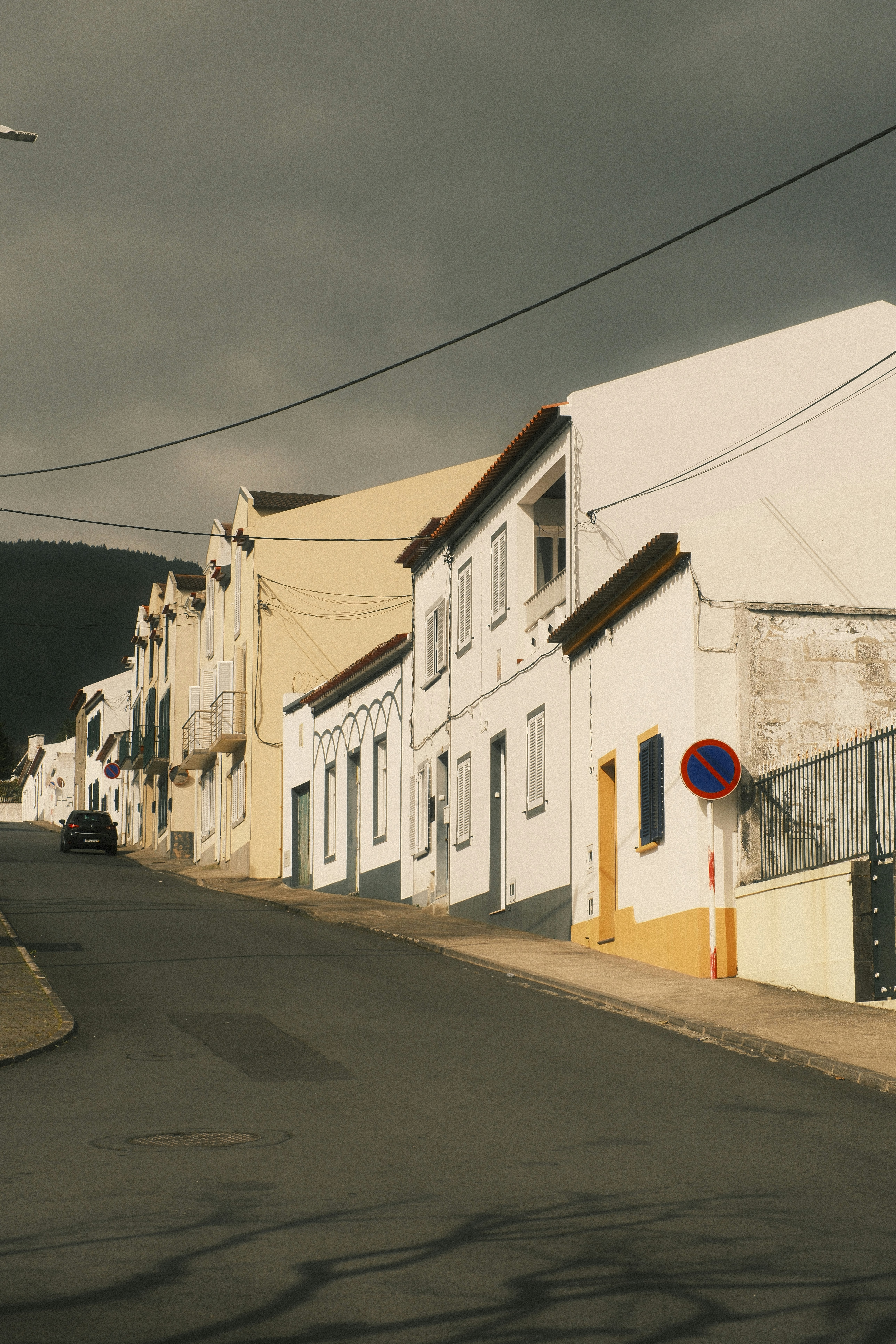 Sunlit Calle: Quiet Street of Painted Homes