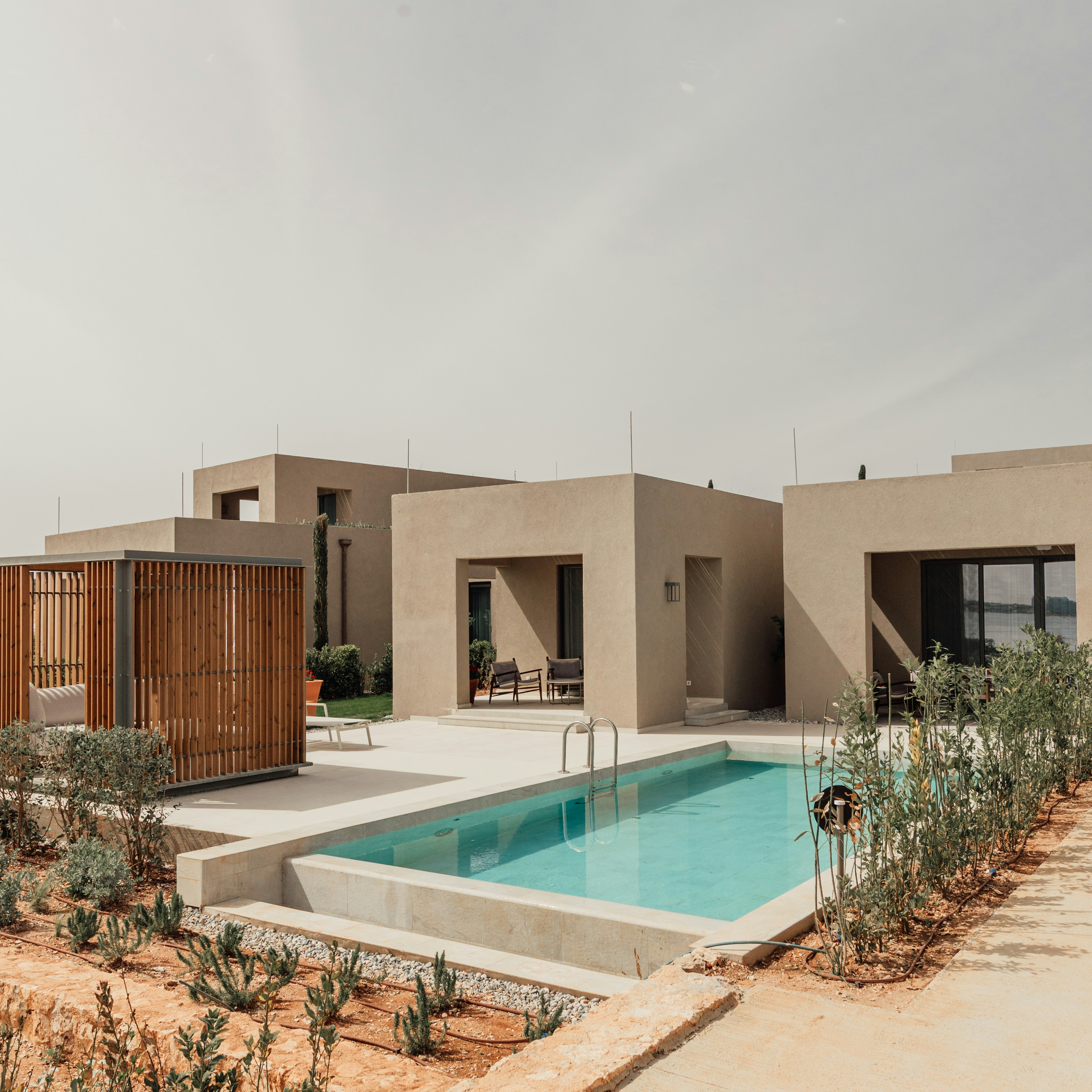 Desert-Modern Retreat by the Pool