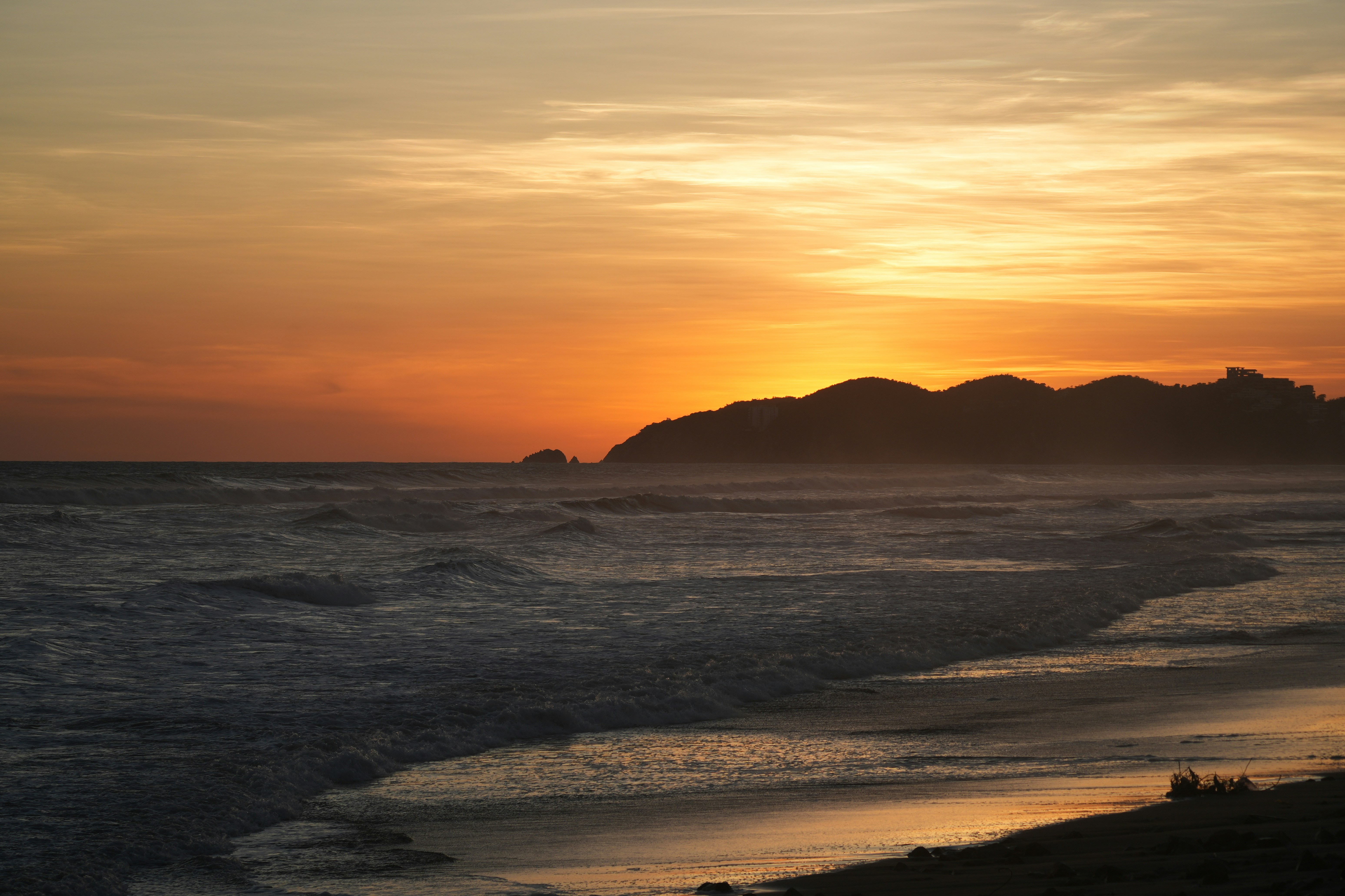 Horizon Quiet: Sunset Over Coastal Silhouettes