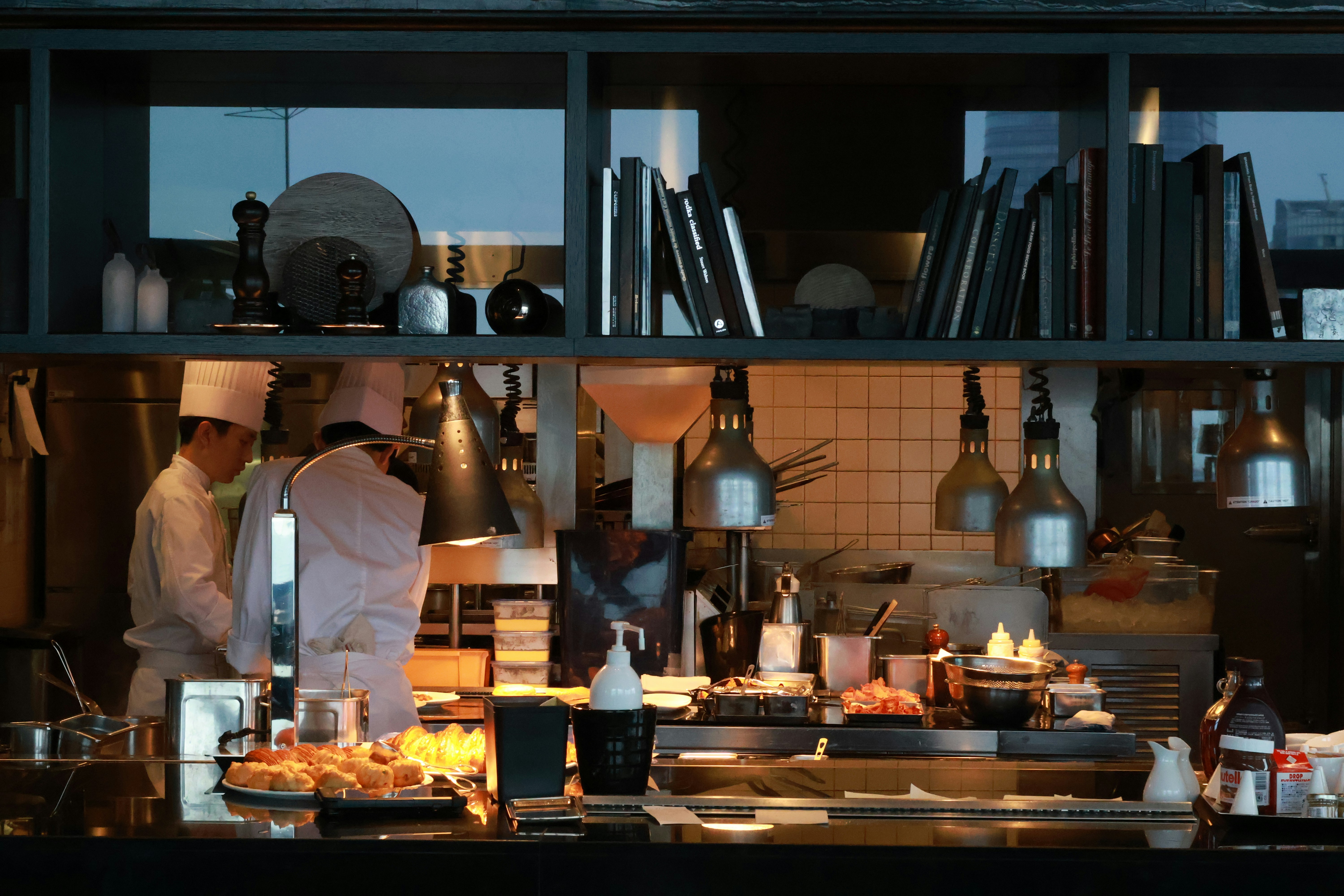 Behind the Glass: The Quiet Craft of the Open Kitchen