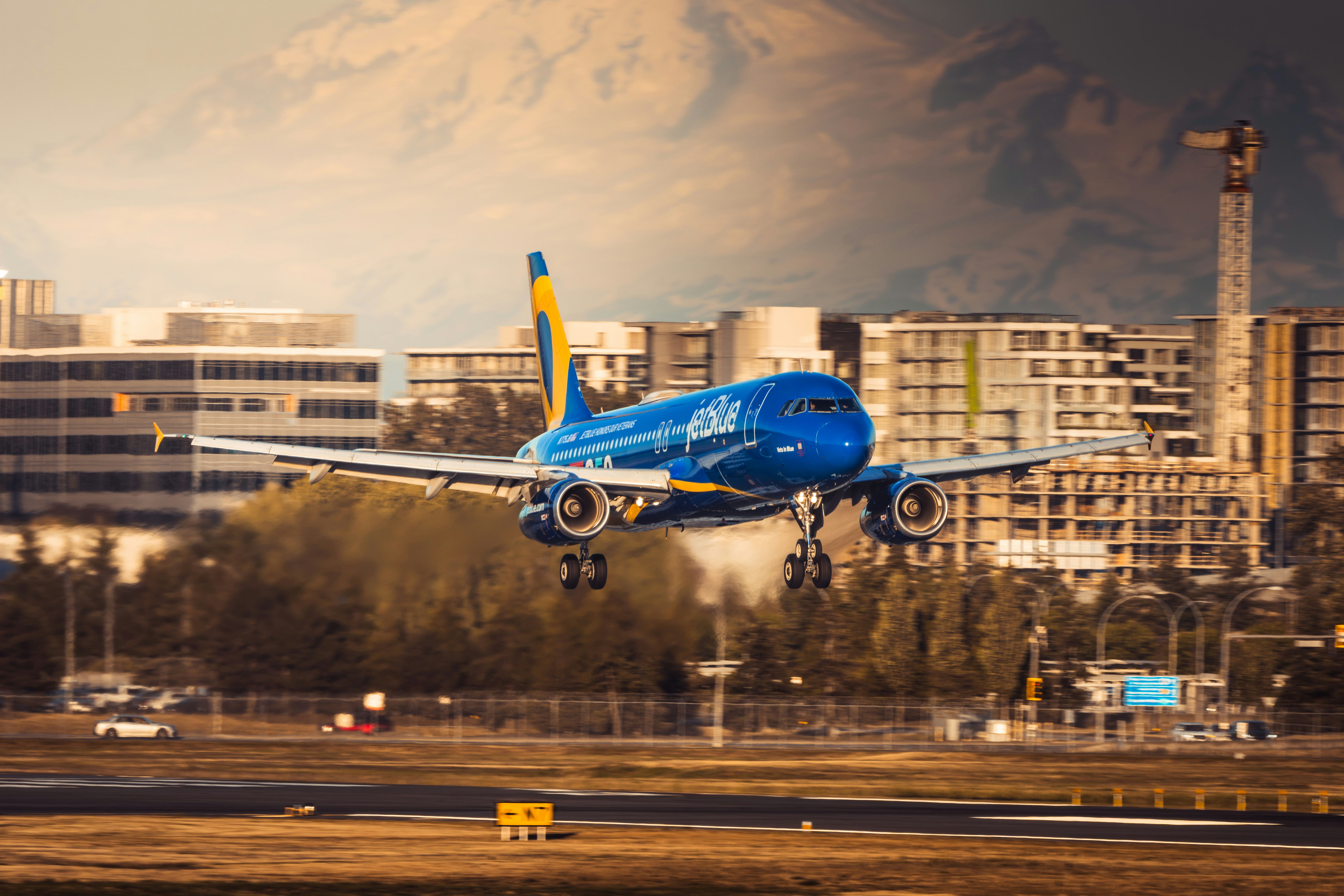 JetBlue "Vets in Blue" with the 250th America Sticker on an Airbus A320 at YVR.