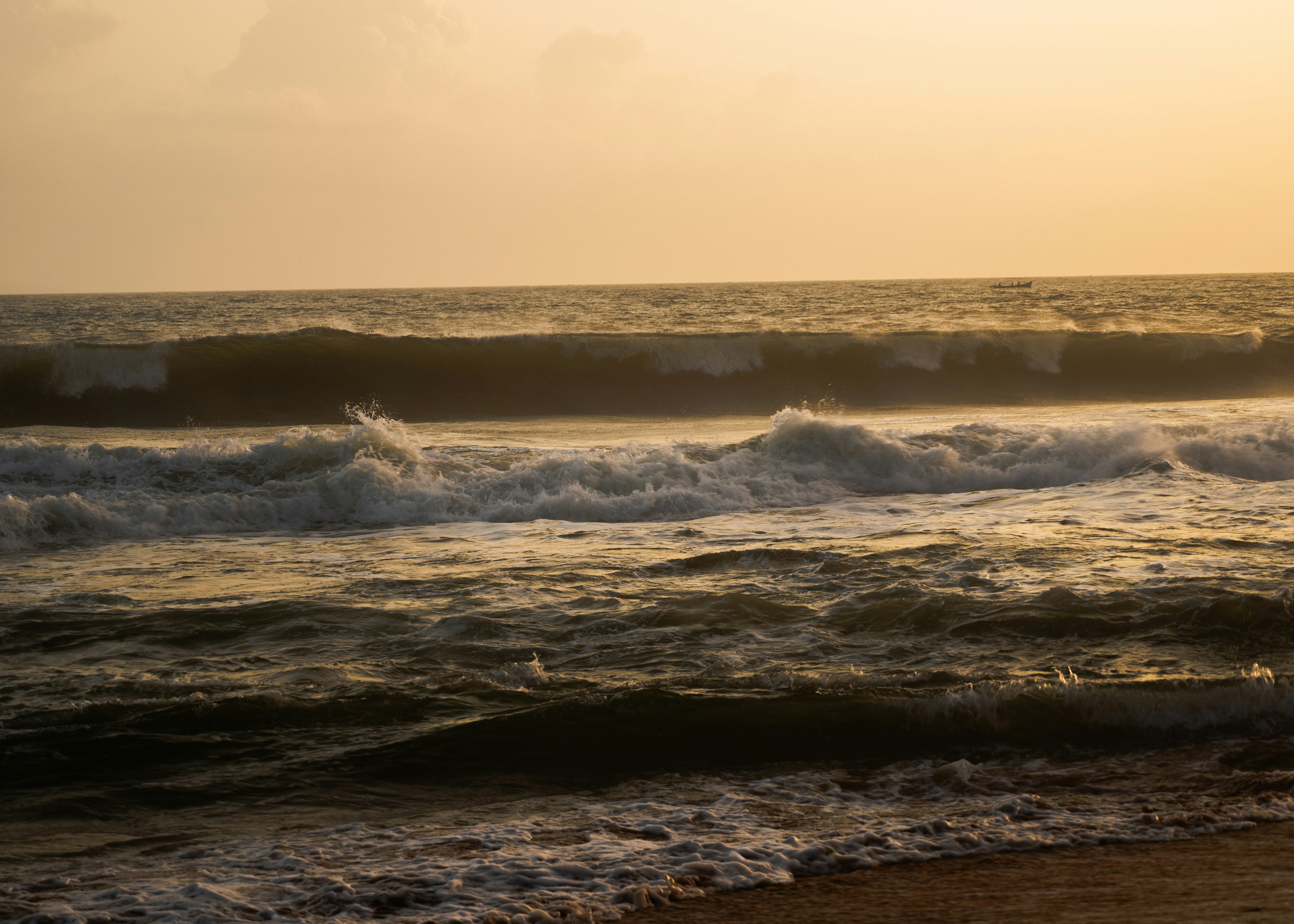 Golden Horizon Over Quiet Breakers