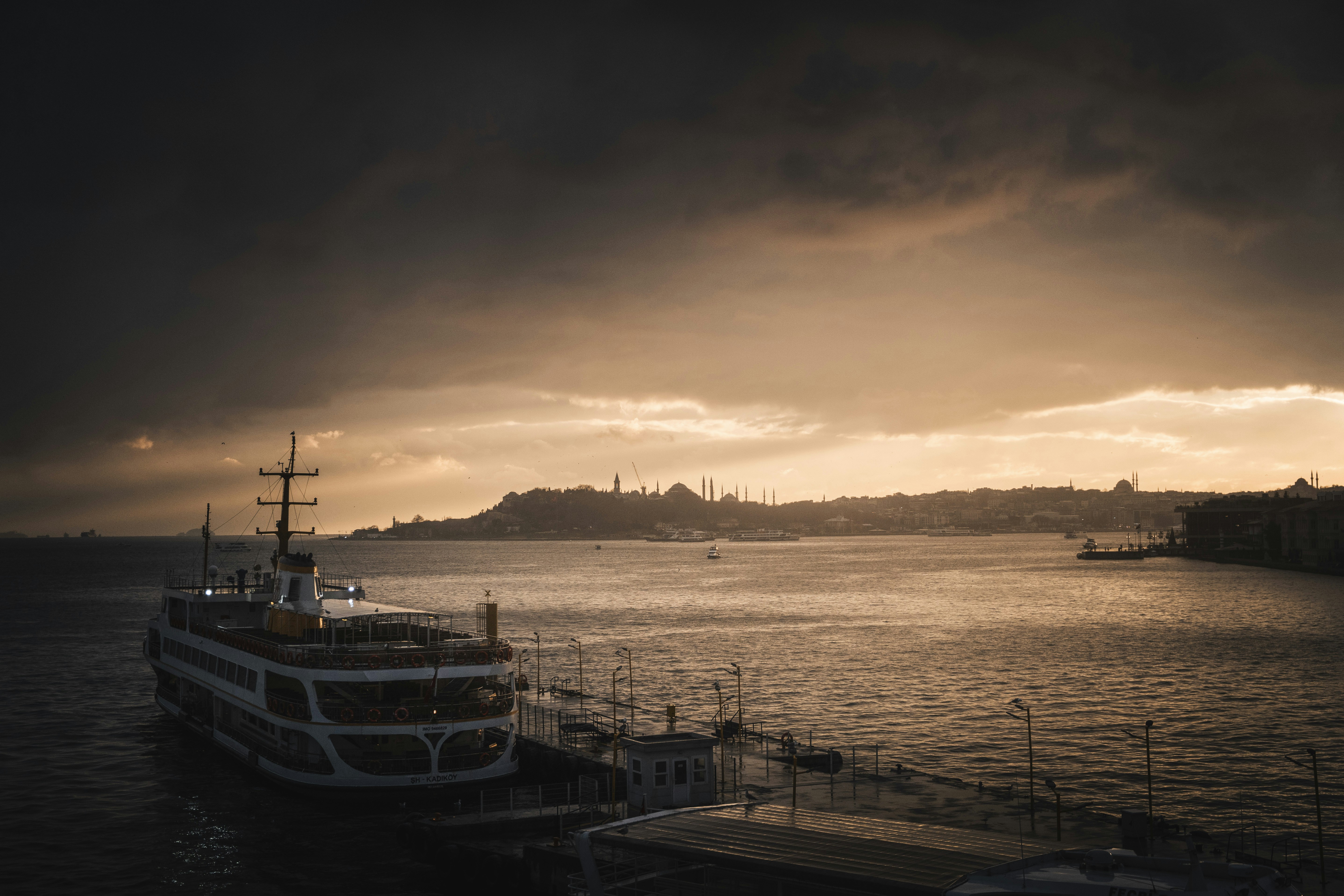 Harbor at Dusk: A Quiet Confluence of Ship, Dock, and Horizon