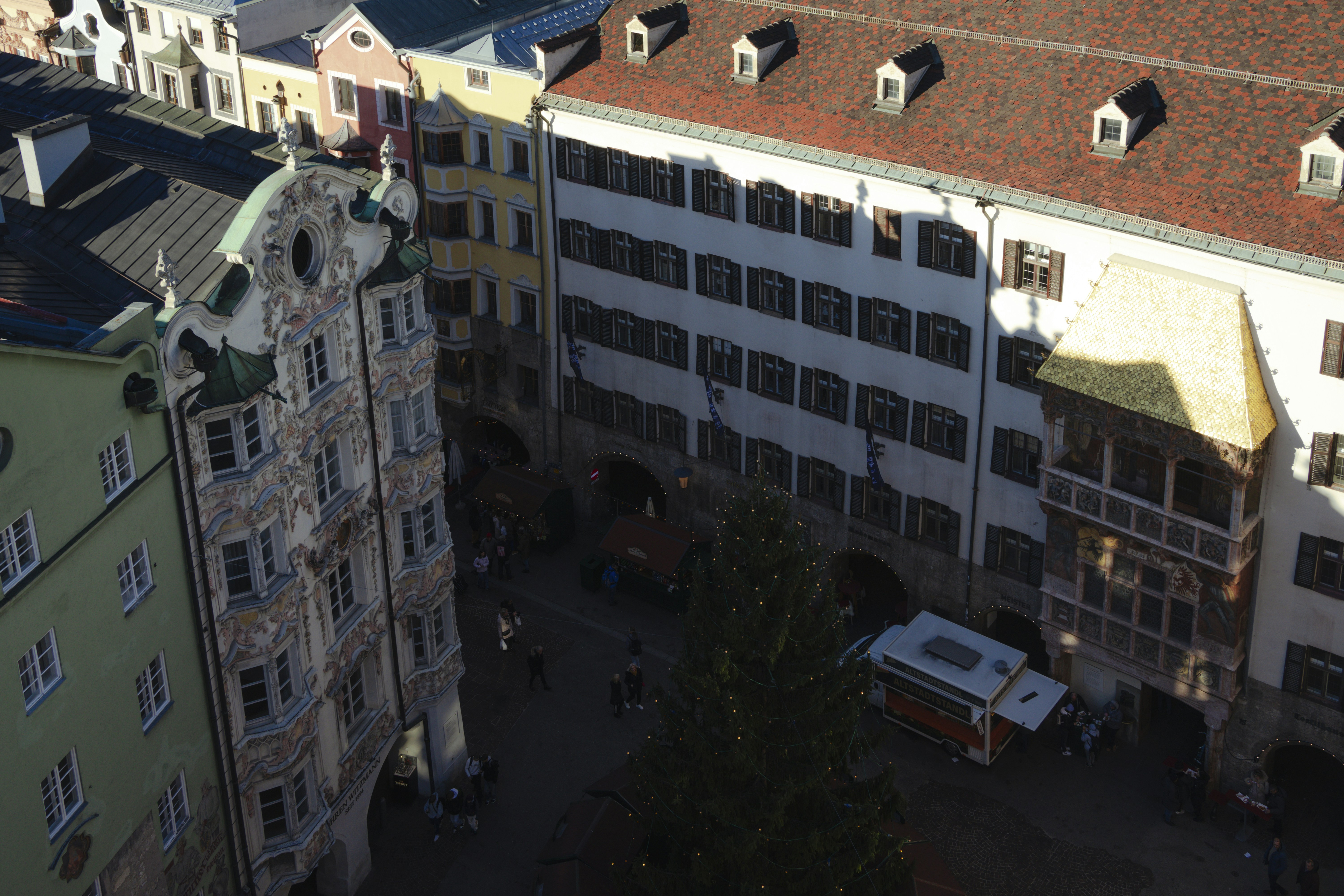 Winter Market Under a Tiled Roof Arc