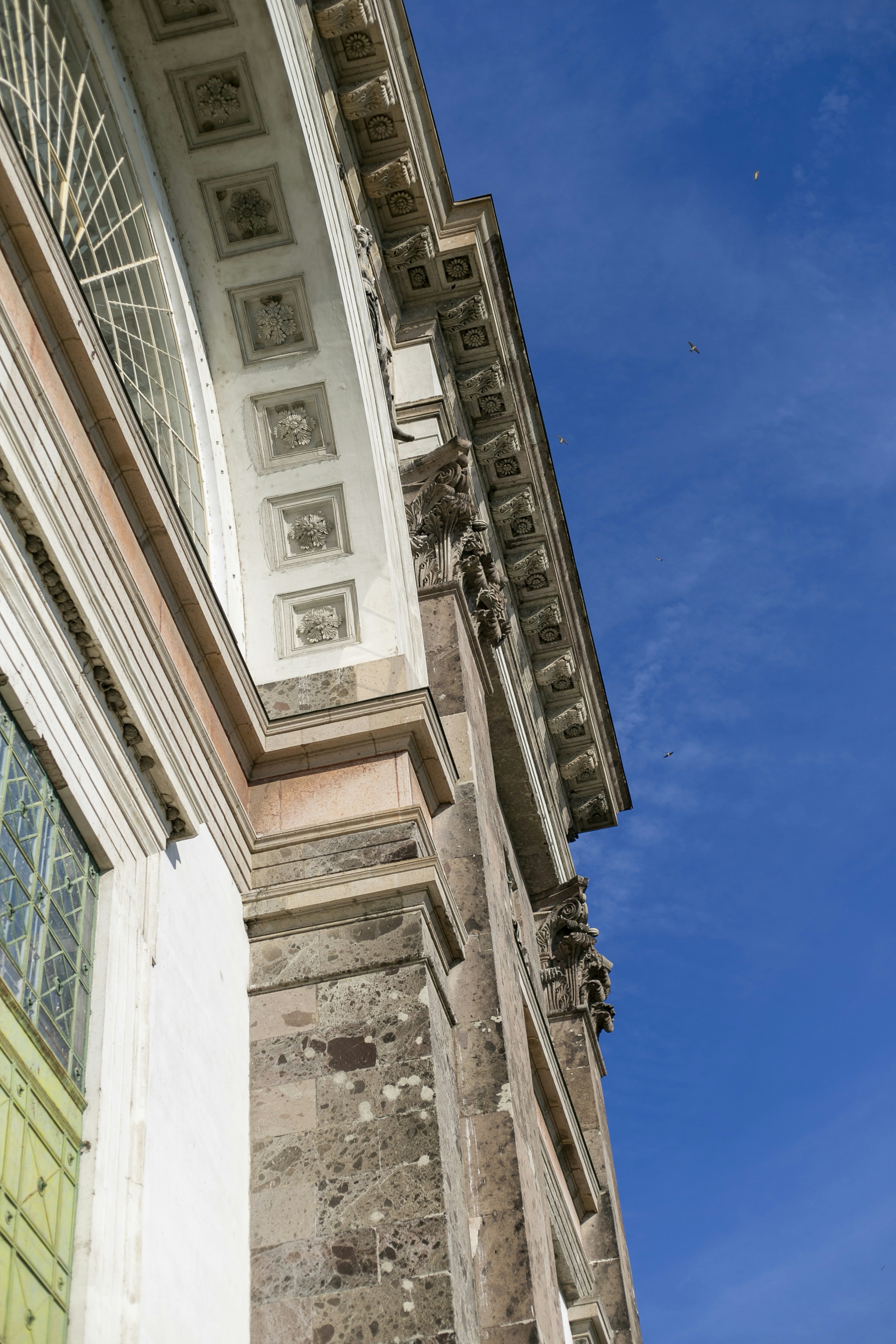 Angular Facade Under a Clear Sky