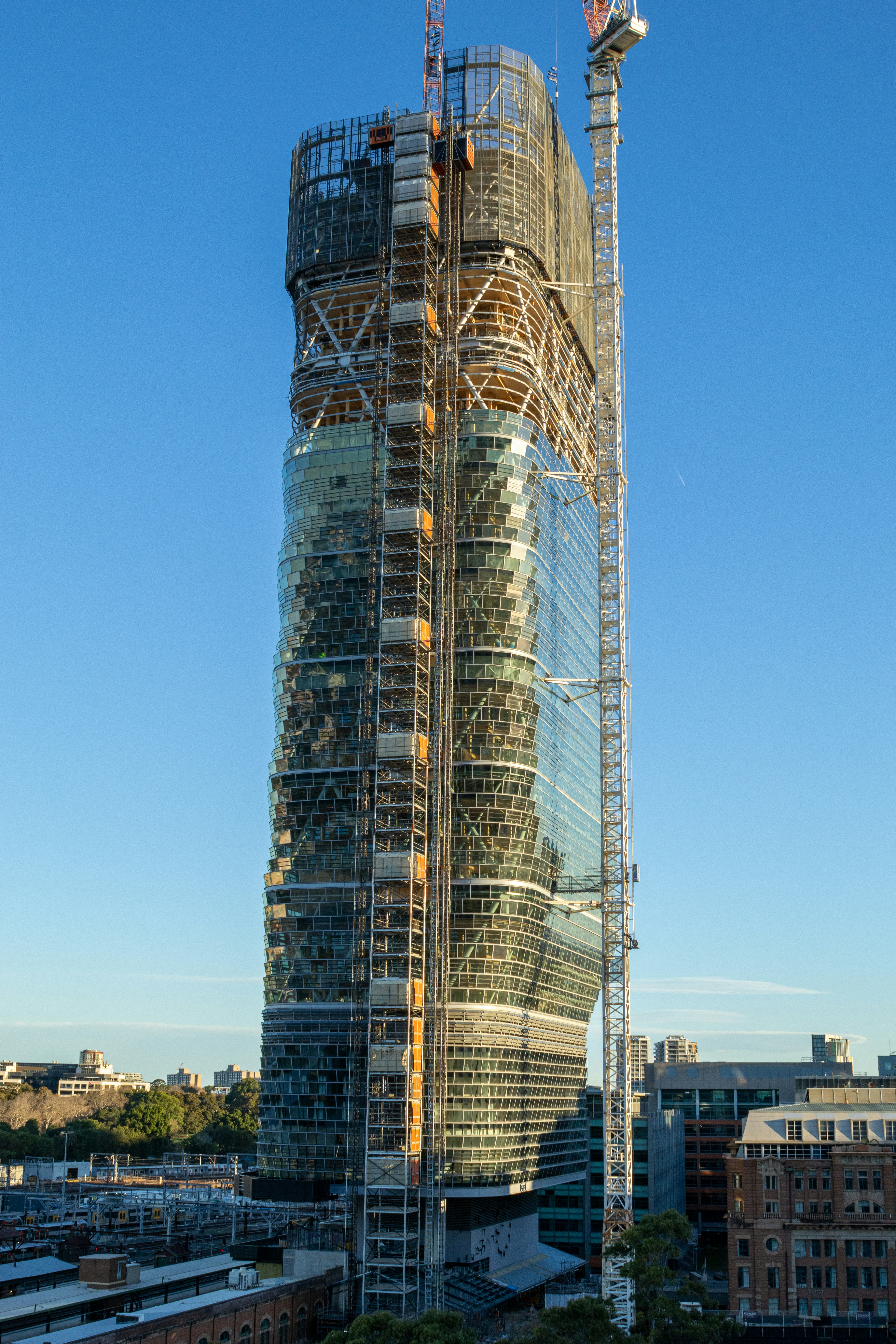 Corkscrewing Glass: The Turning Facade of an Urban Tower