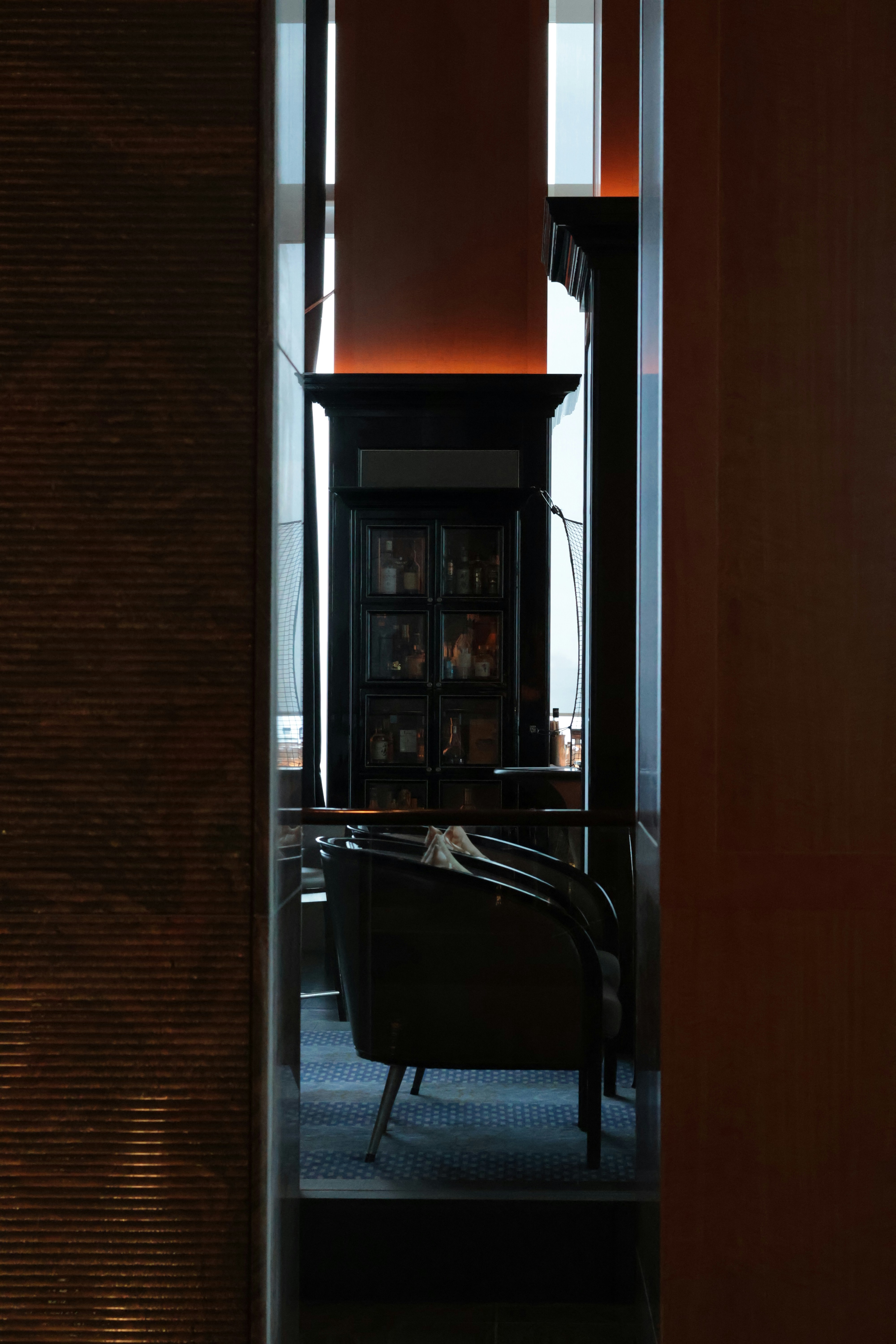 Shelved Echoes: A Quiet Lounge Through Narrow Openings