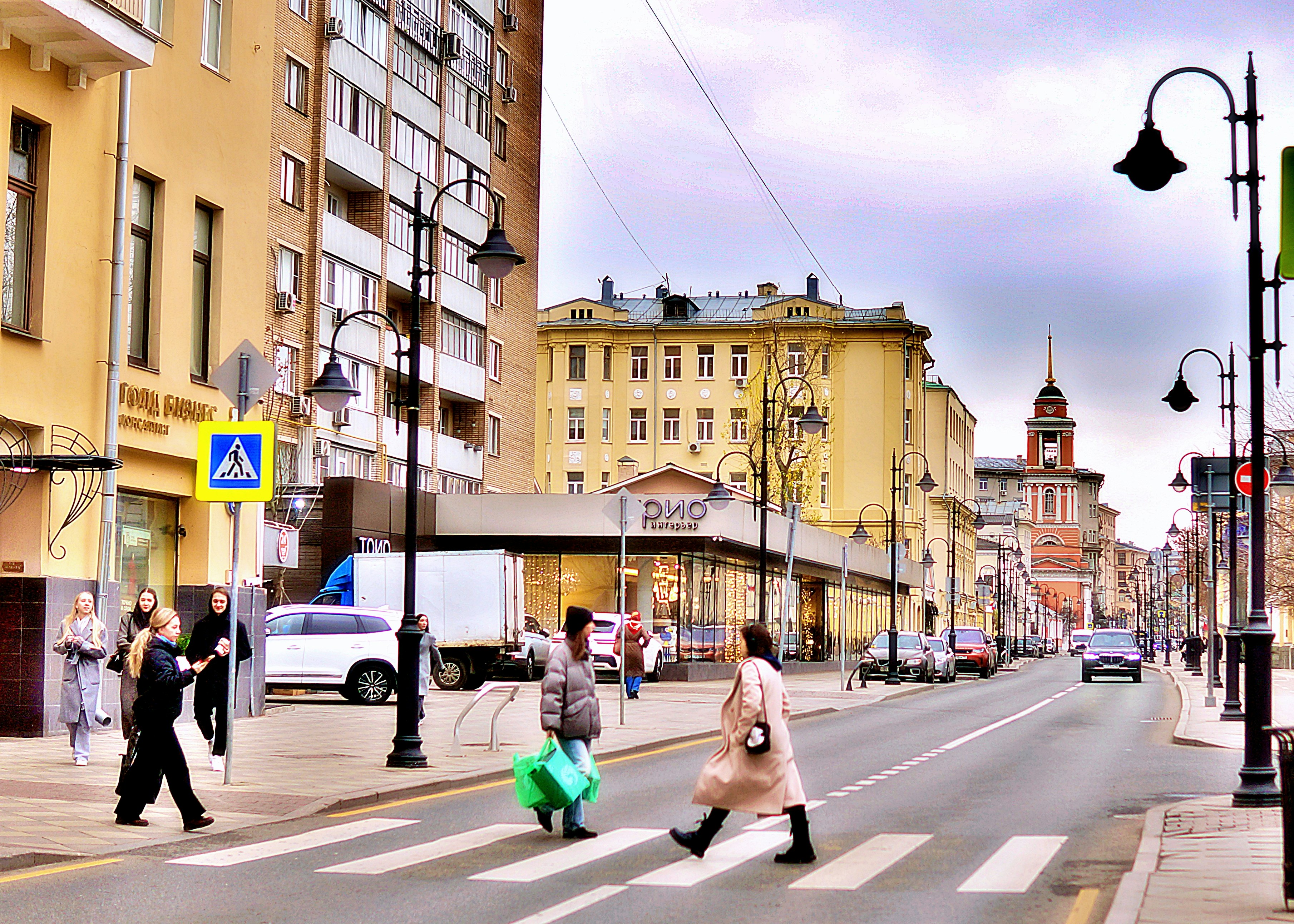 Pyatnitskaya Street is one of the oldest streets in Zamoskvorechye, in the Central District of Moscow. It appeared at the end of the 15th — beginning of the 16th century and was part of the old Moscow road leading south — to Ryazan, Tula, and Serpukhov. In those days, it was called Bolshaya Street (Big Street). Its current name comes from the Church of St. Paraskeva Pyatnitsa, first mentioned in chronicles in connection with the Moscow fire of 1564.