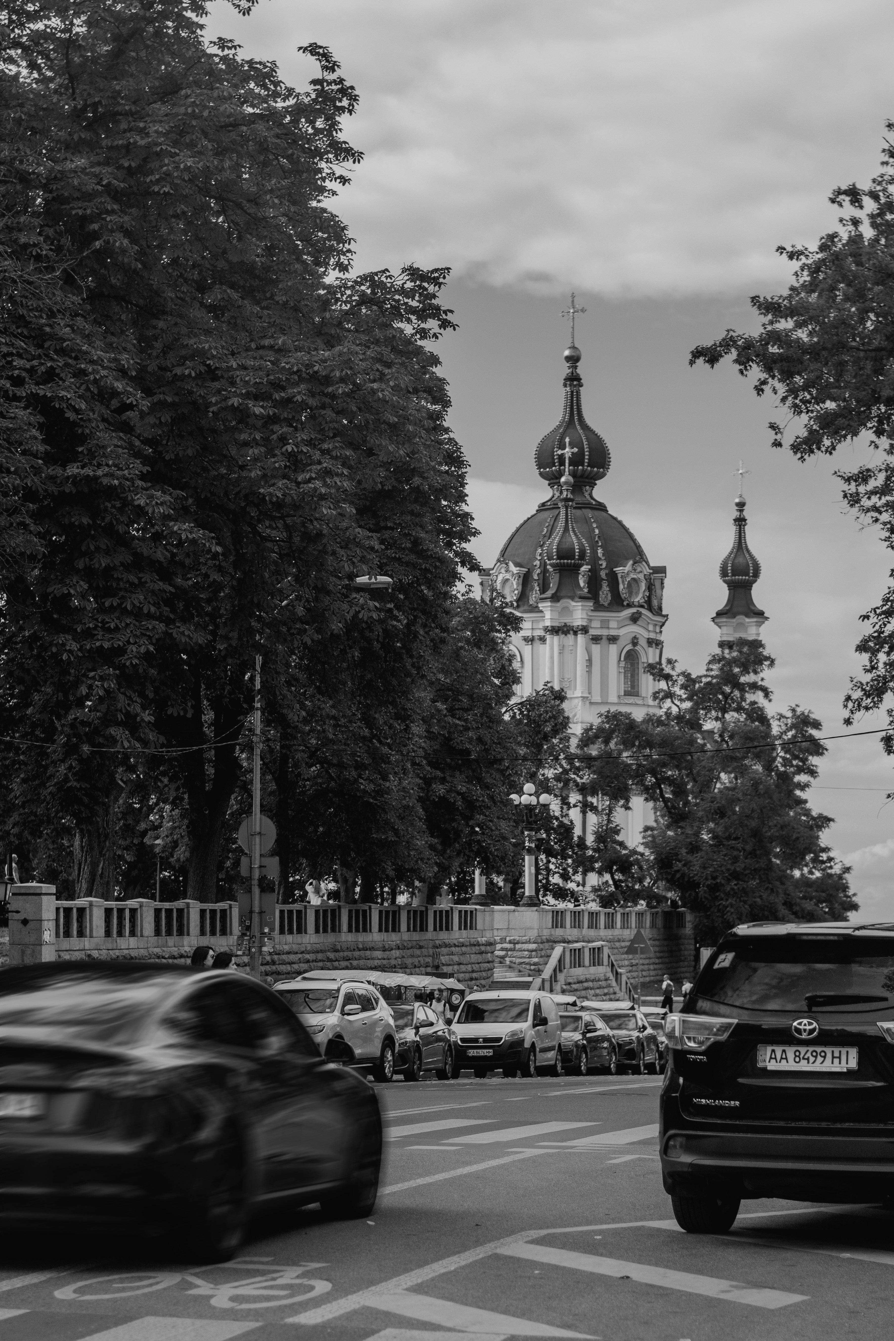 City Street Chorus: A Grayscale Morning Before the Cathedral