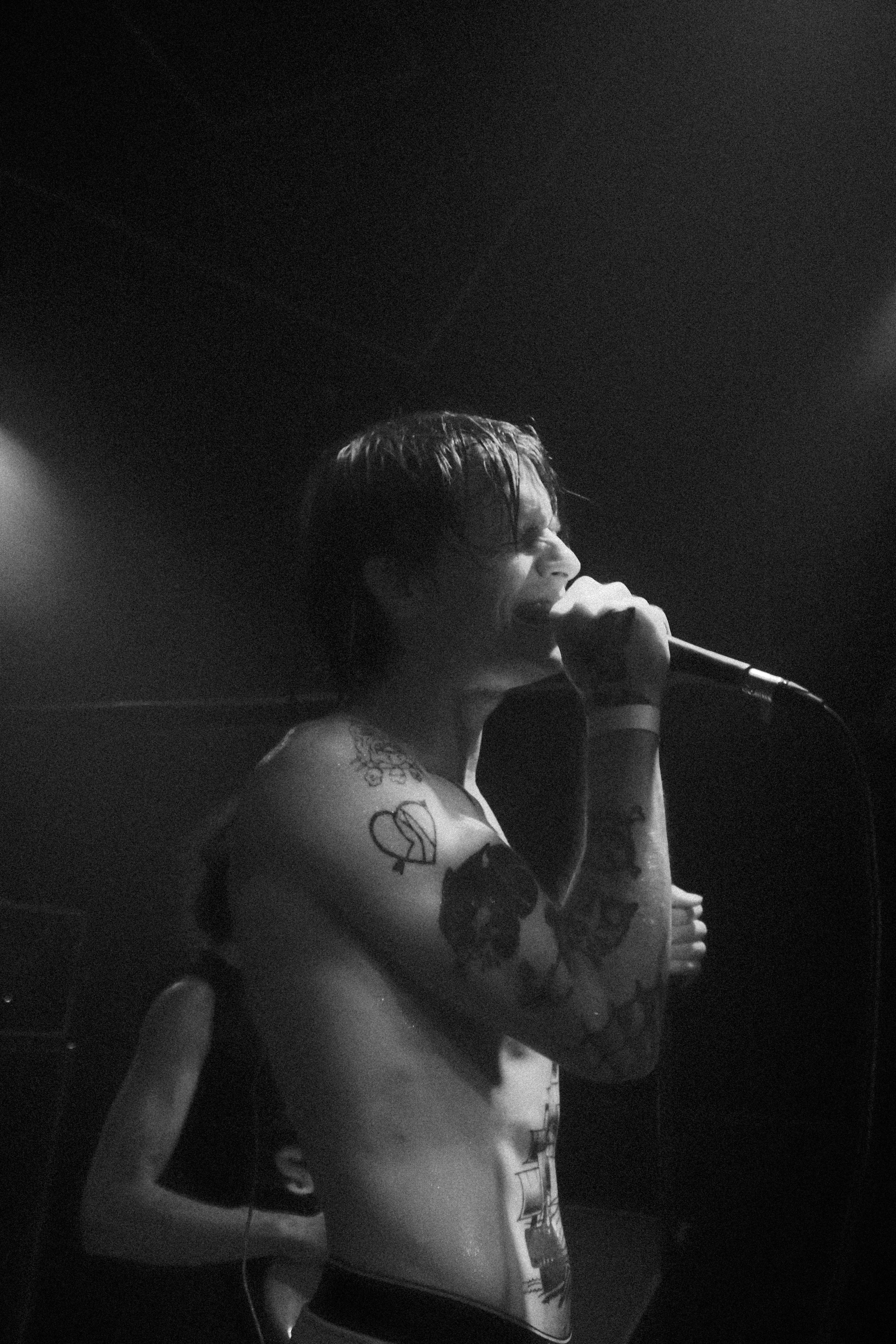 Midnight Shout: Tattooed Singer in Mono Spotlight