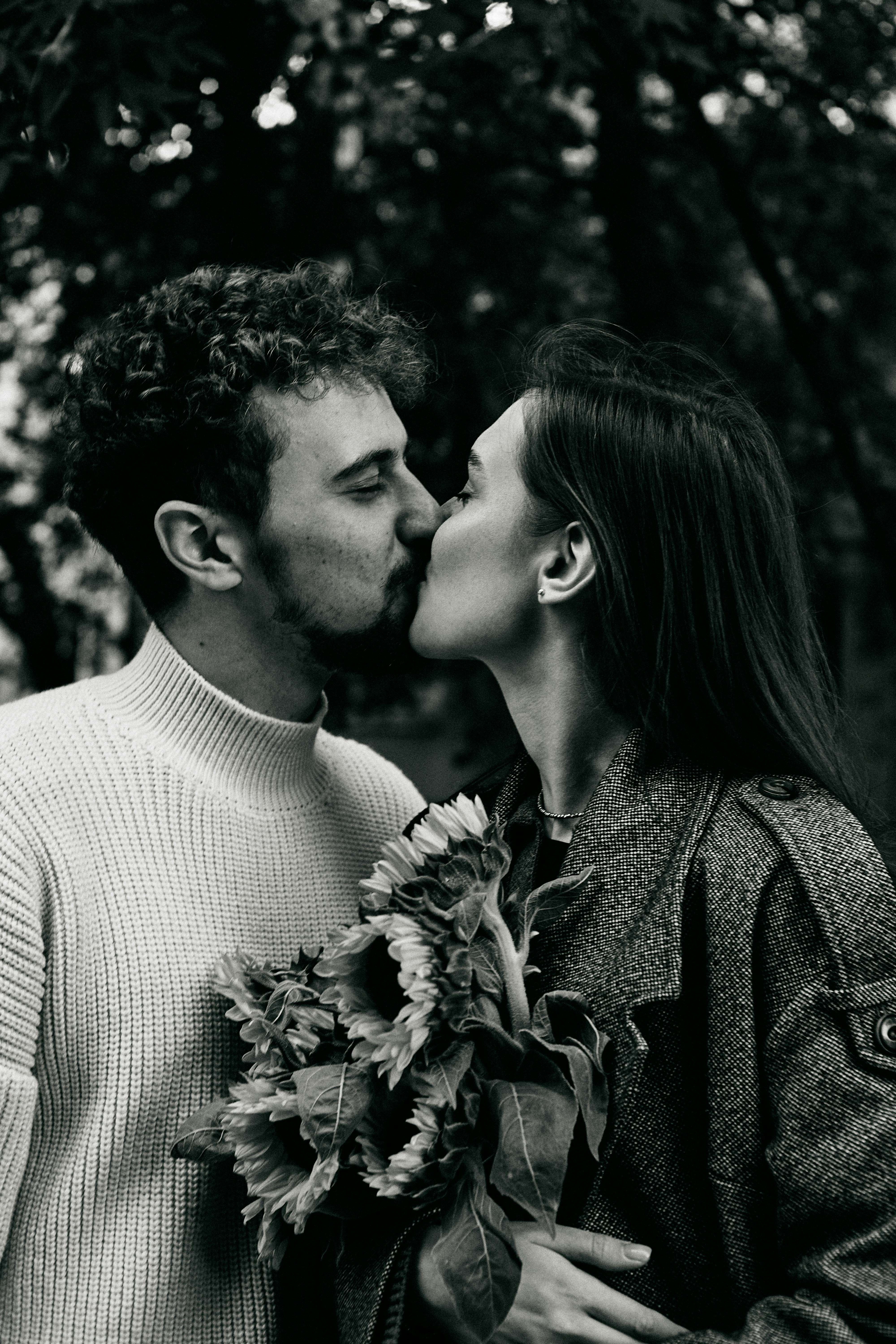Kiss in the Park: Echoes of Sunlit Intimacy