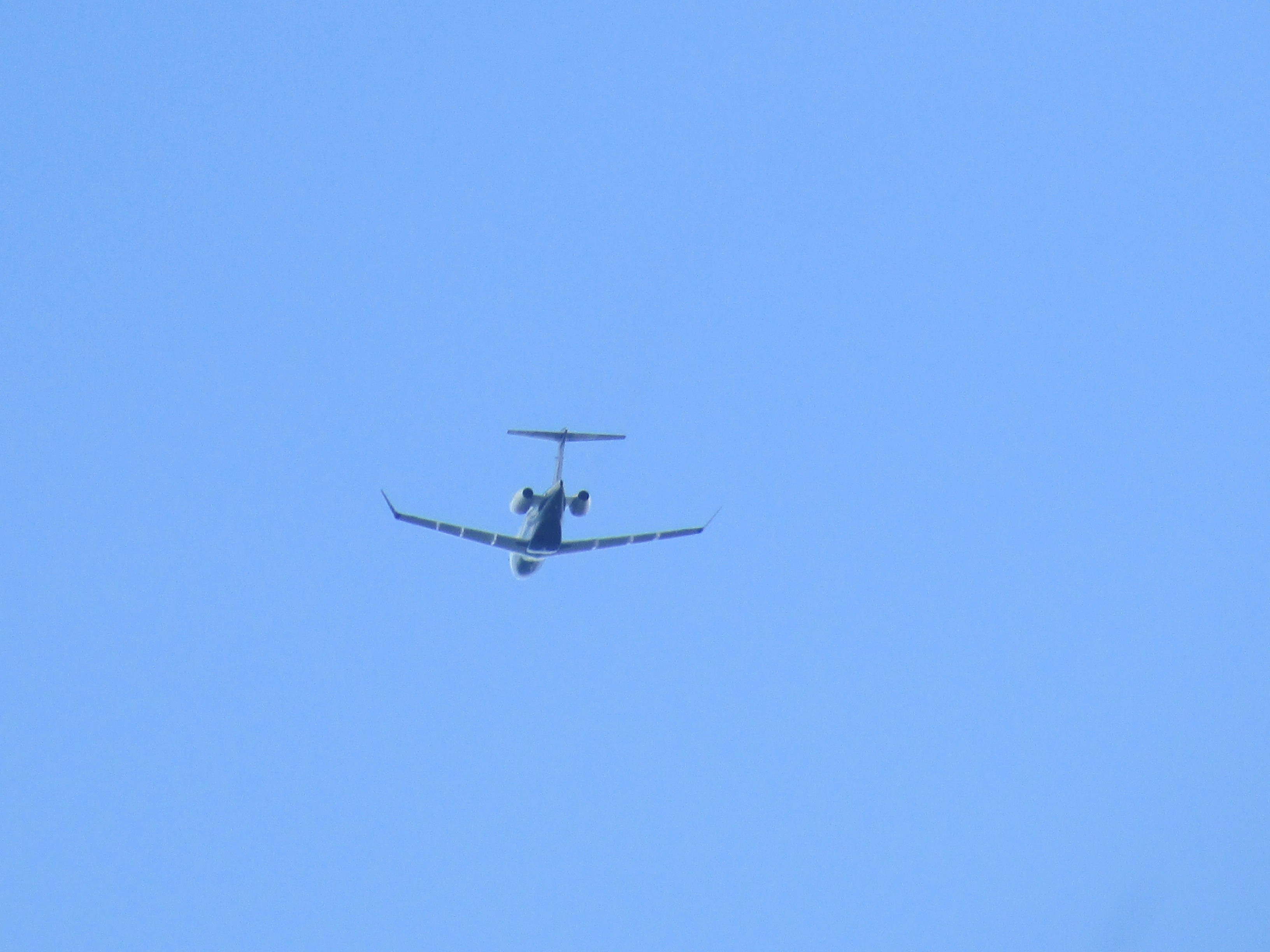 High-Altitude Approach: A Narrow-Body Crossing the Blue