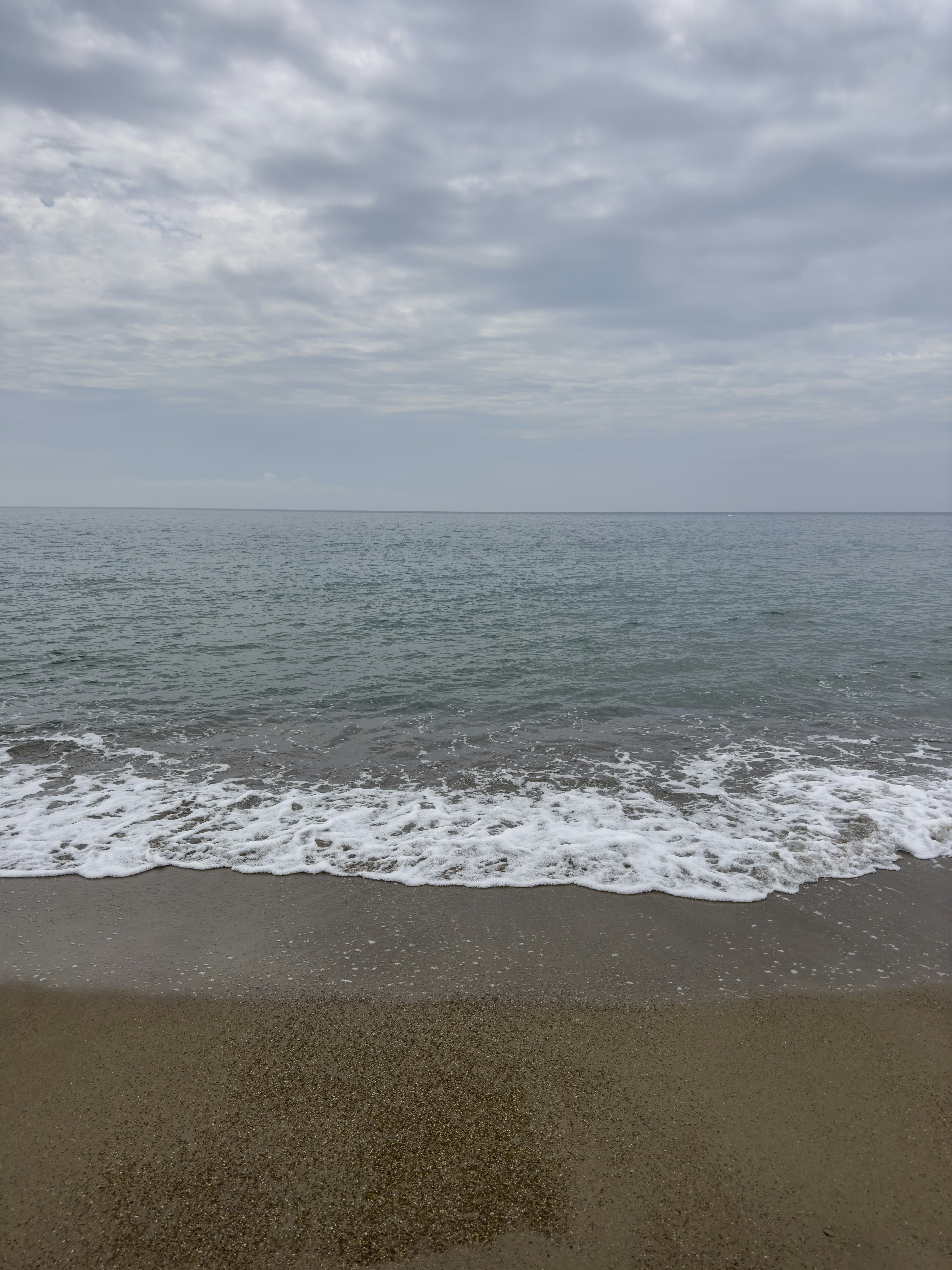 Horizon Edge: Quiet Tide at Noon