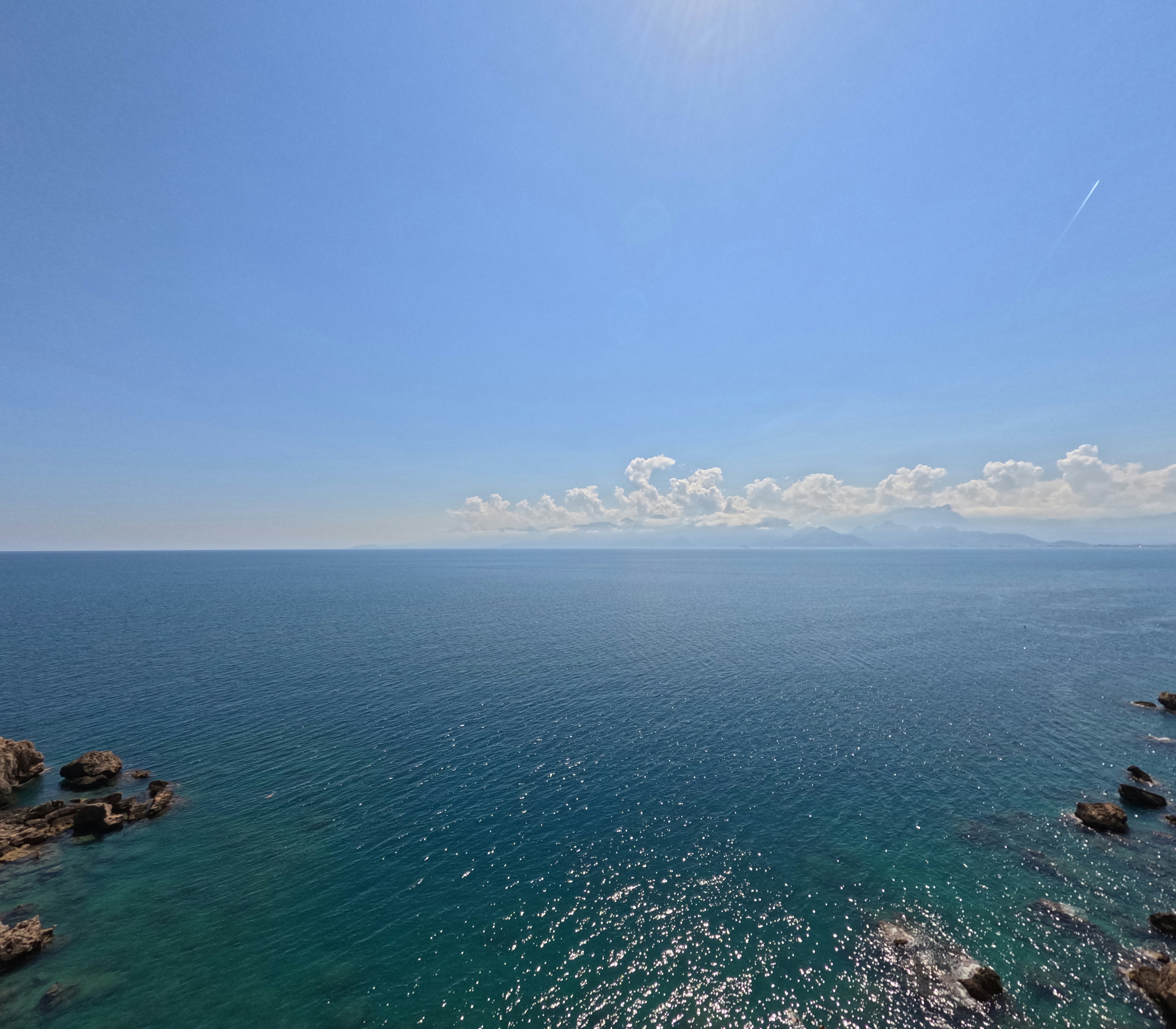 Horizon at Distant Quiet
