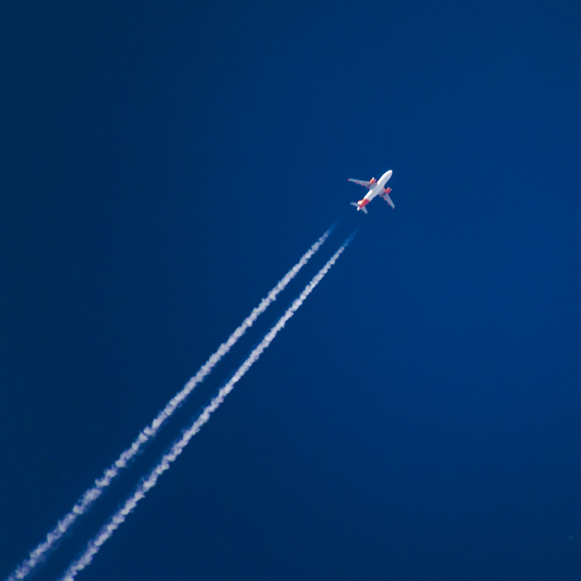 Jetliner Tracer: A Contrail Narrowing Into the Blue