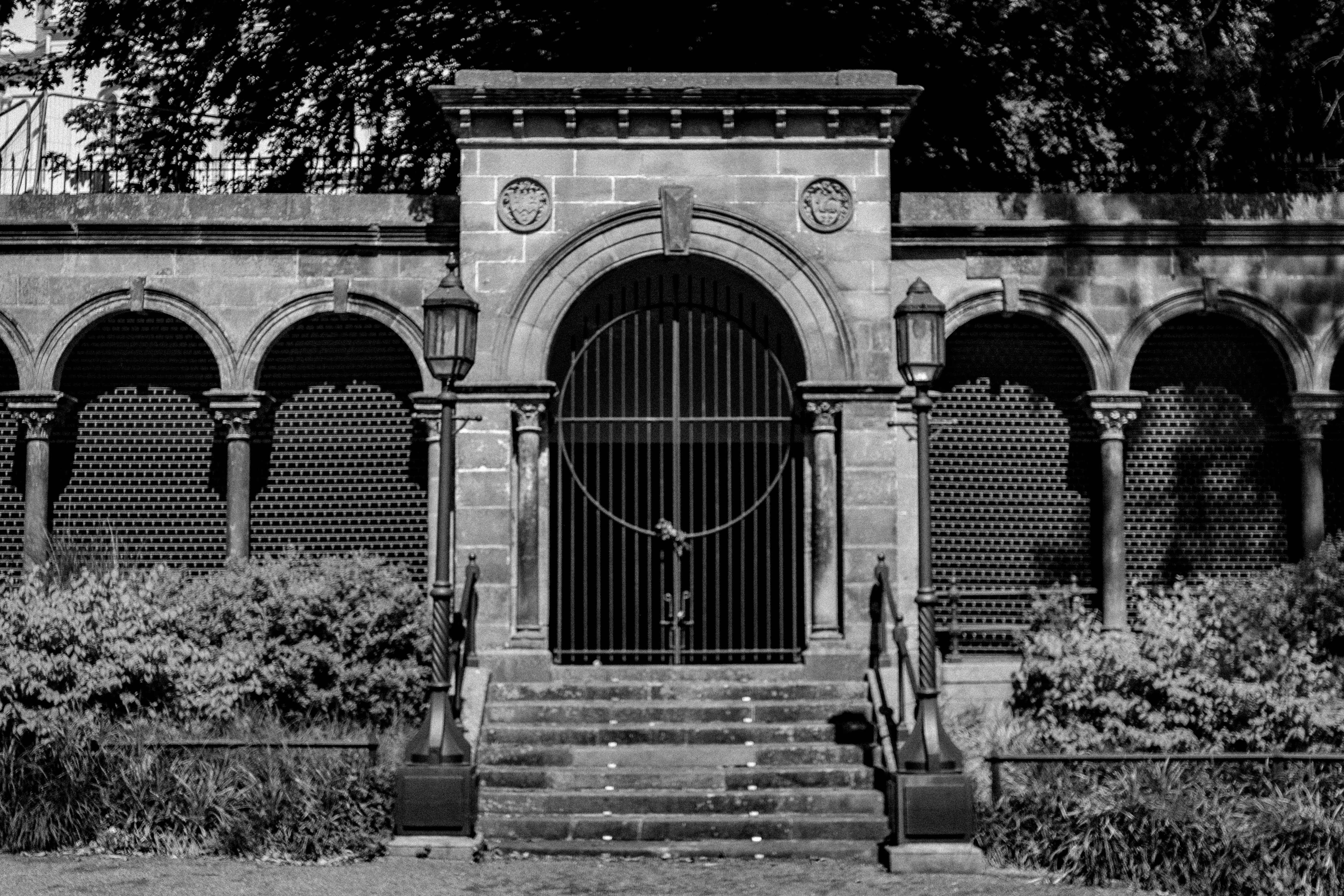 Arched Gatekeeper: Symmetry and Steps at the Stone Colonnade