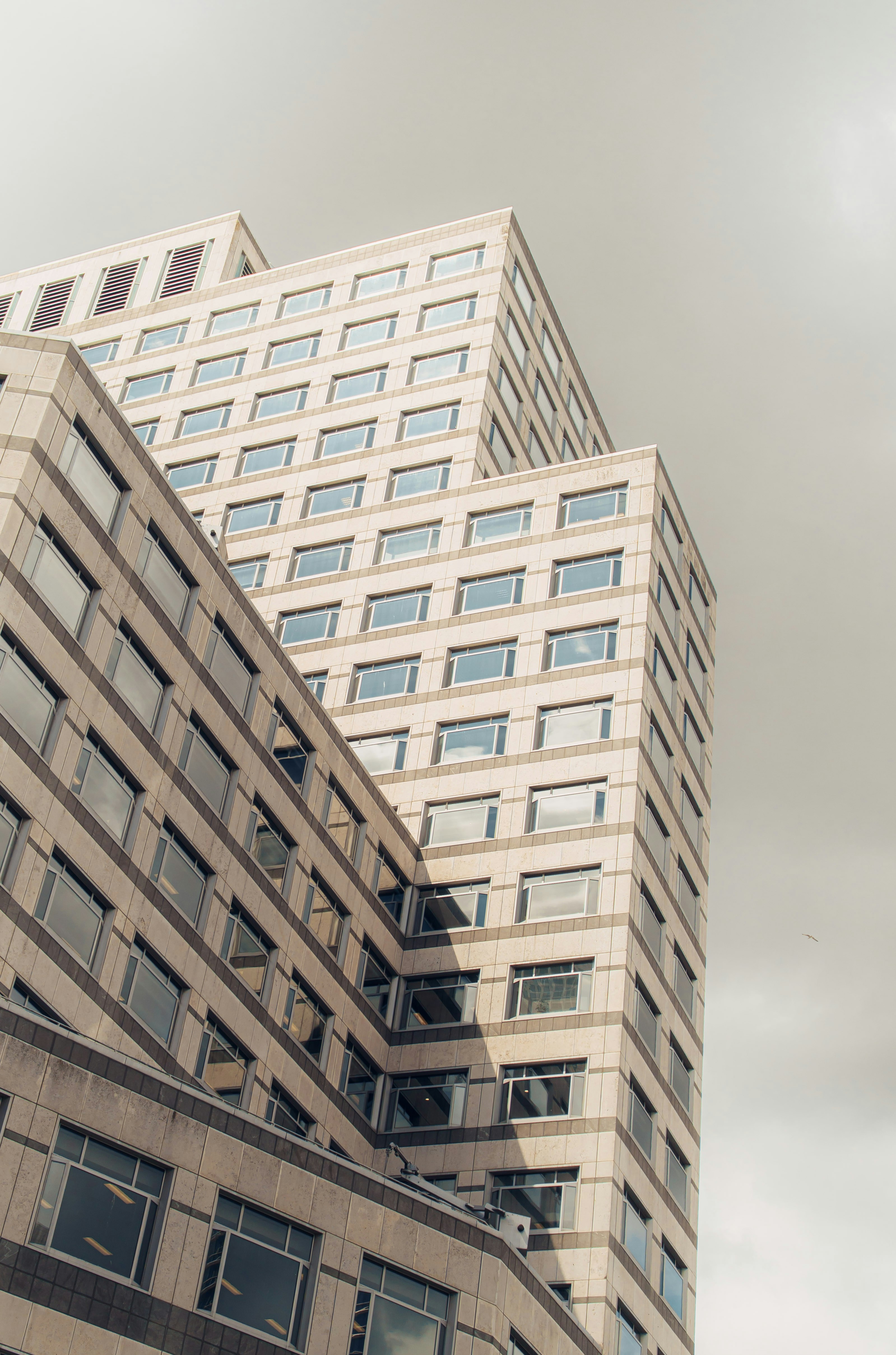 Towering Facade: Modern Angles of a Skyscraper