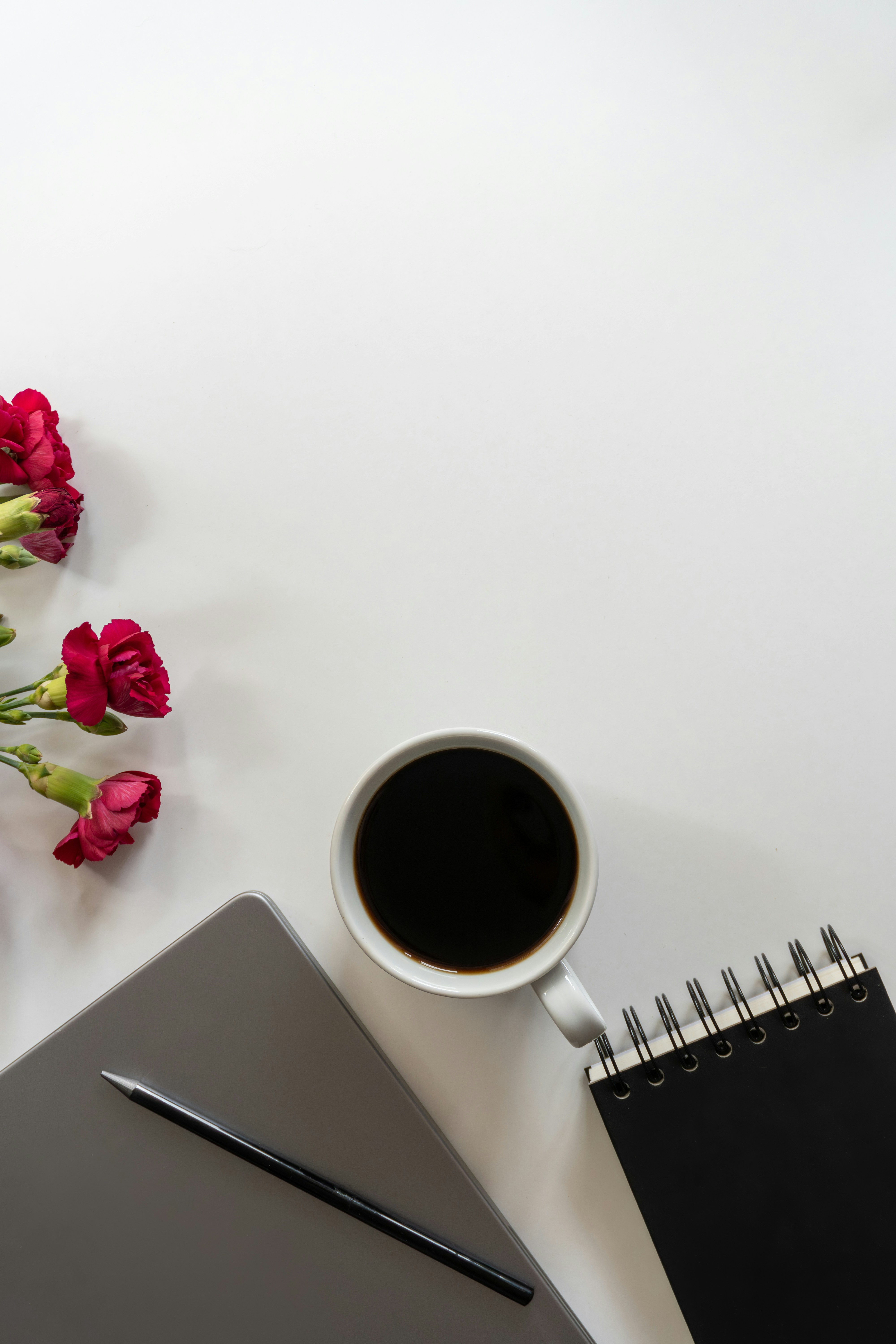 Coffee, Notes, and Bloom: A Minimal Desk Moment