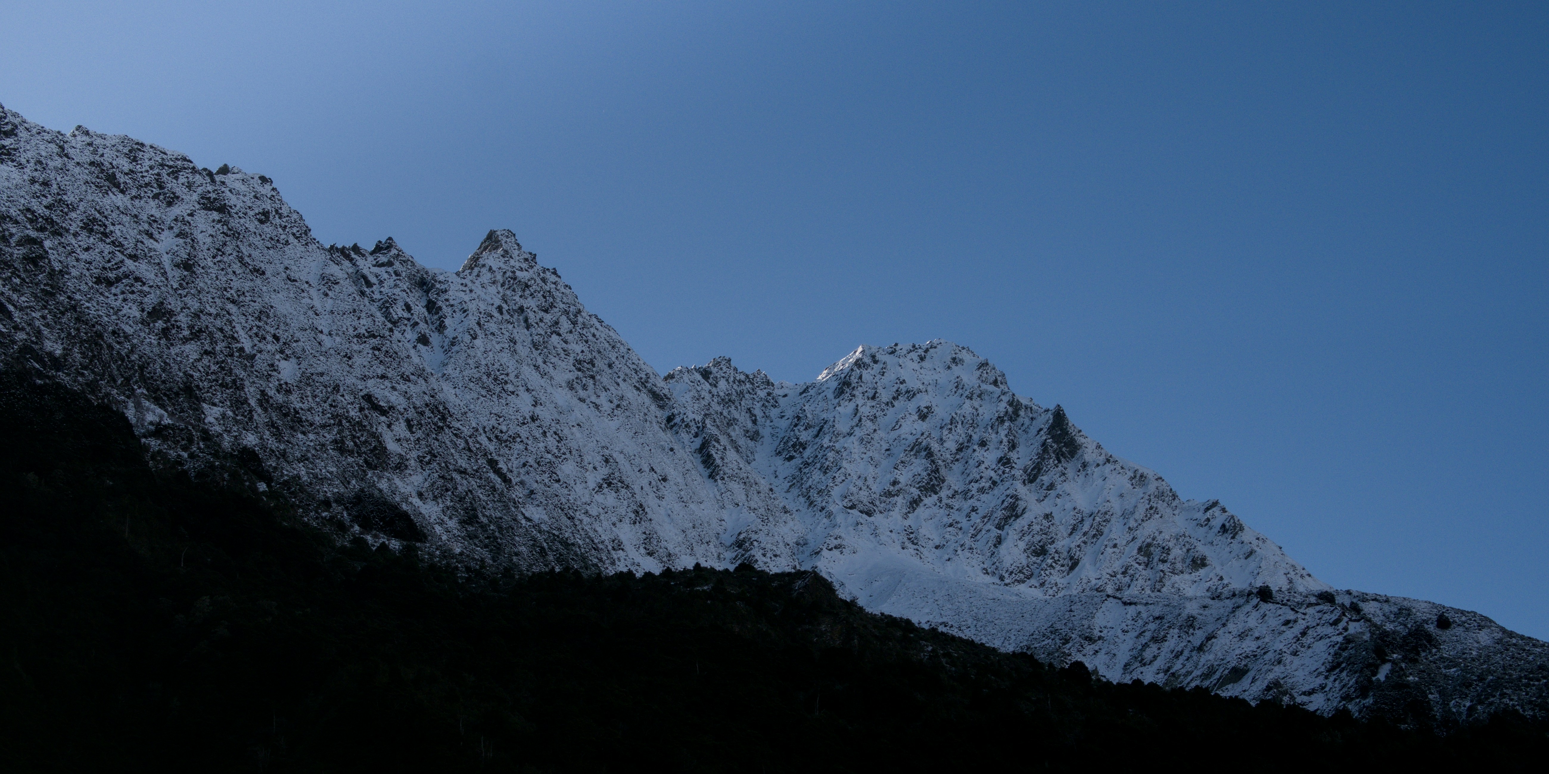 Snowbound Ridge Under a Clear Alpine Sky