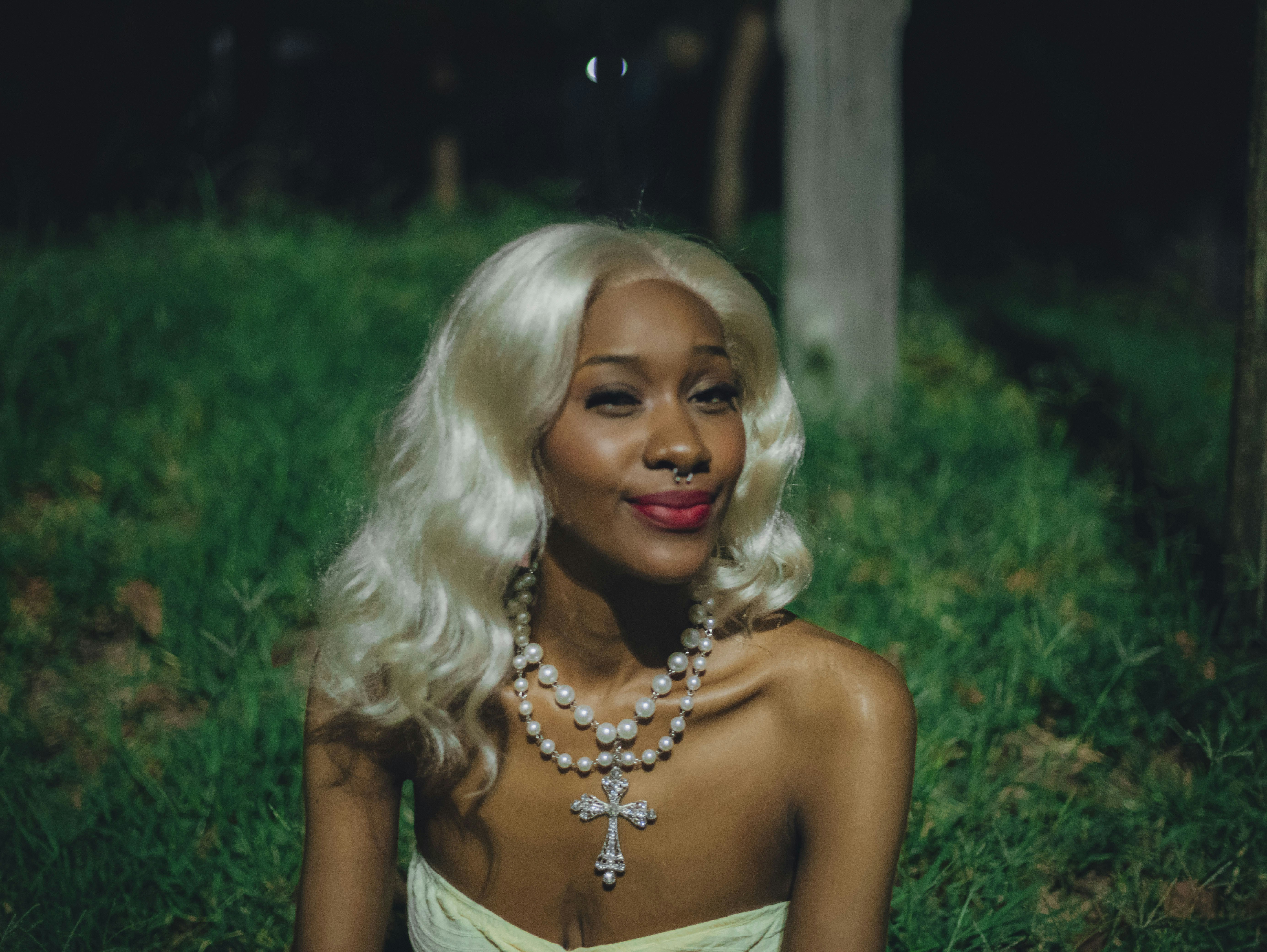 Midnight Glow: Pearl Necklace Under Night Garden Lights