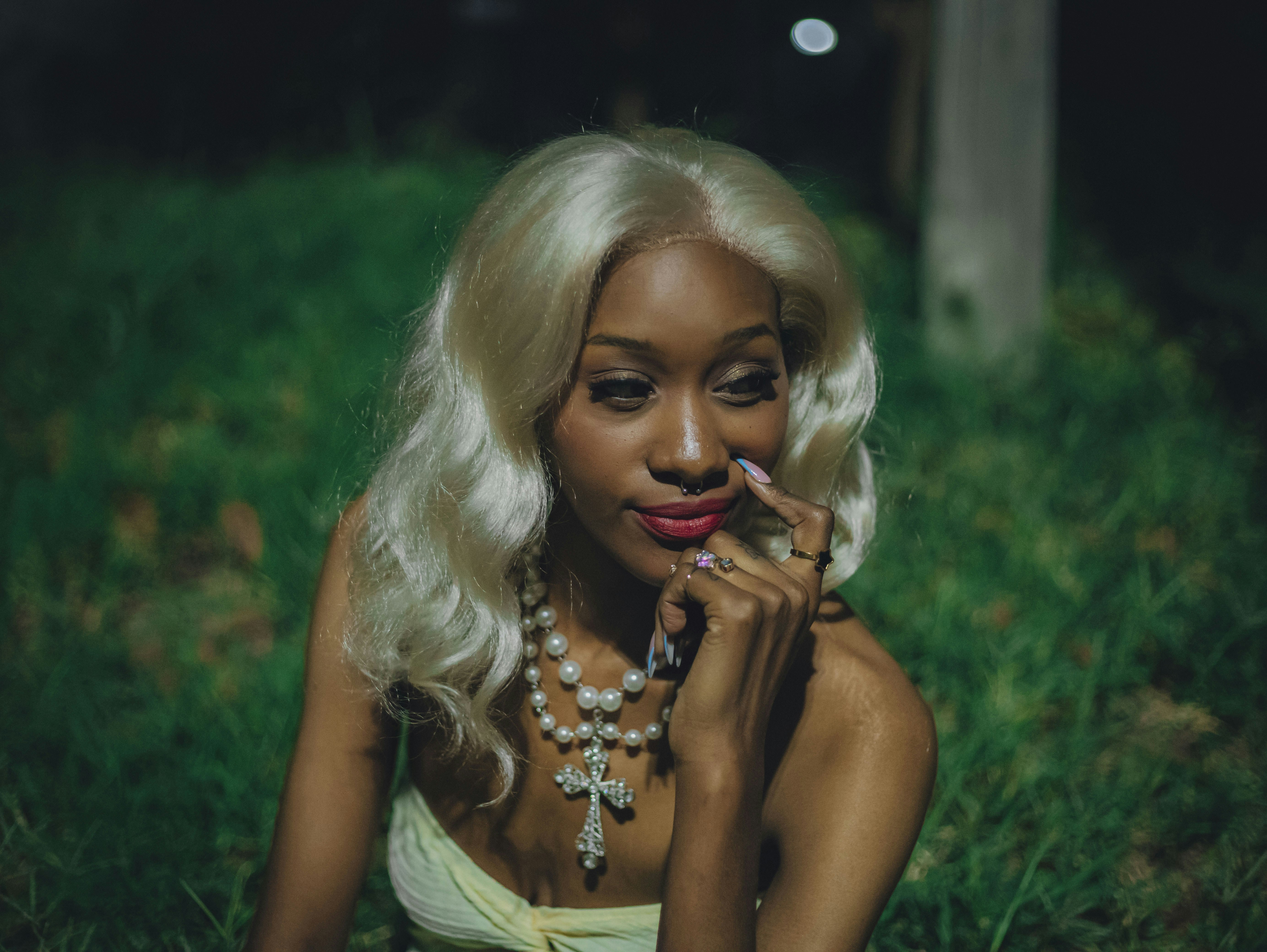 Midnight Pearl: A Velvet Night Moment with Diamond Jewels