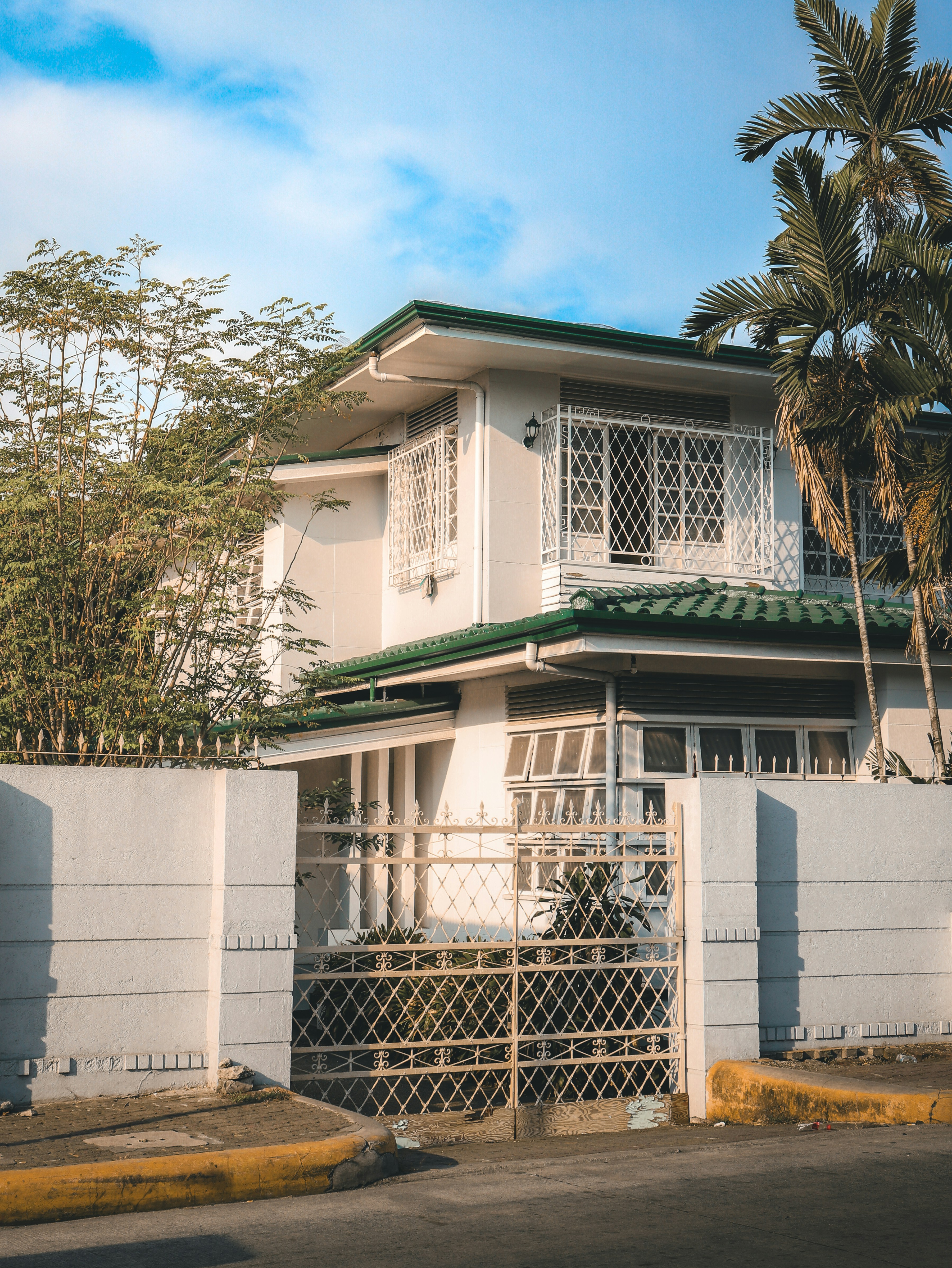 Sunlit Coastal House with Lattice Balcony and Green Roof