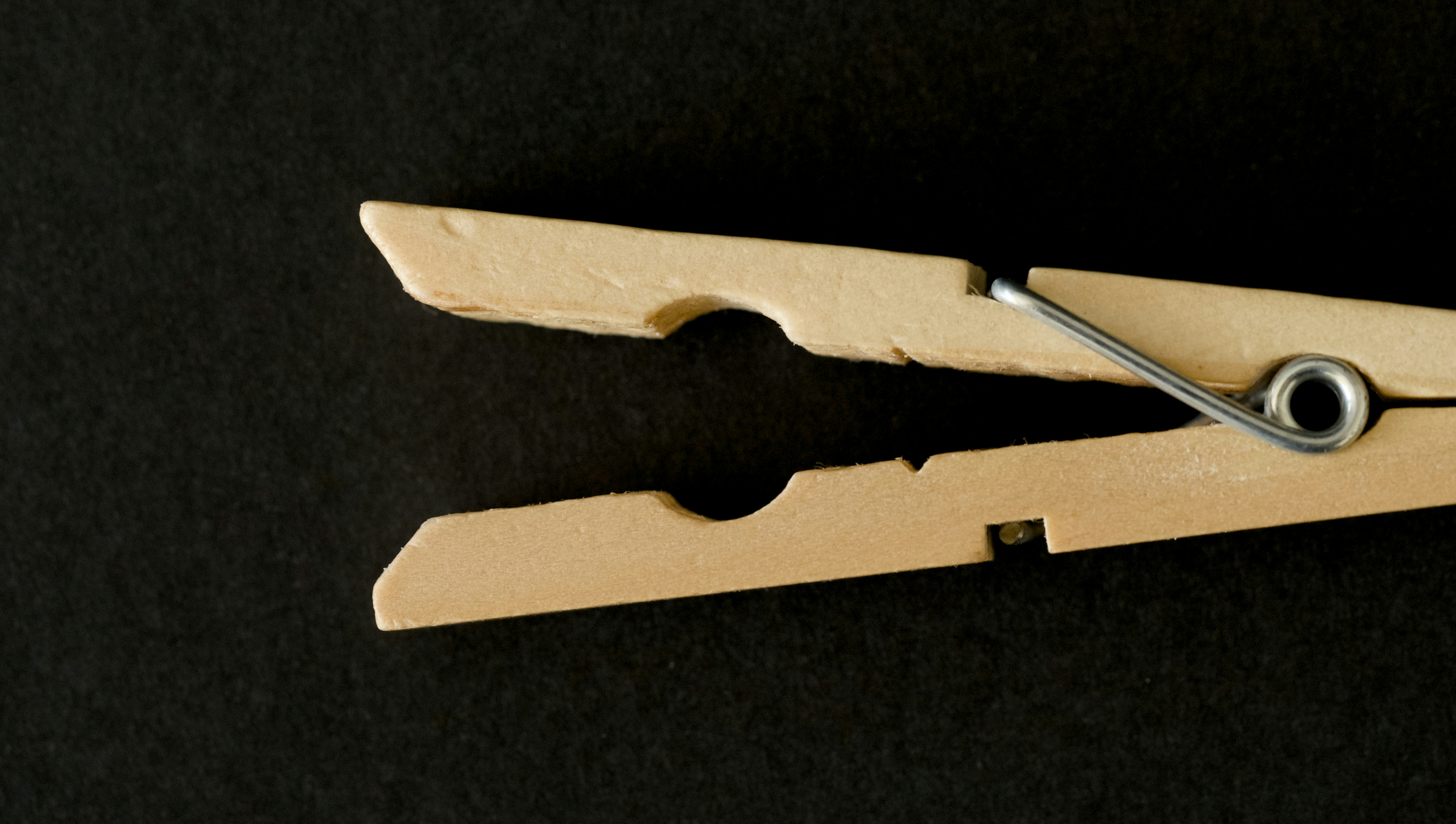 Split Second: A Stubbed Clipper Clings to Darkness