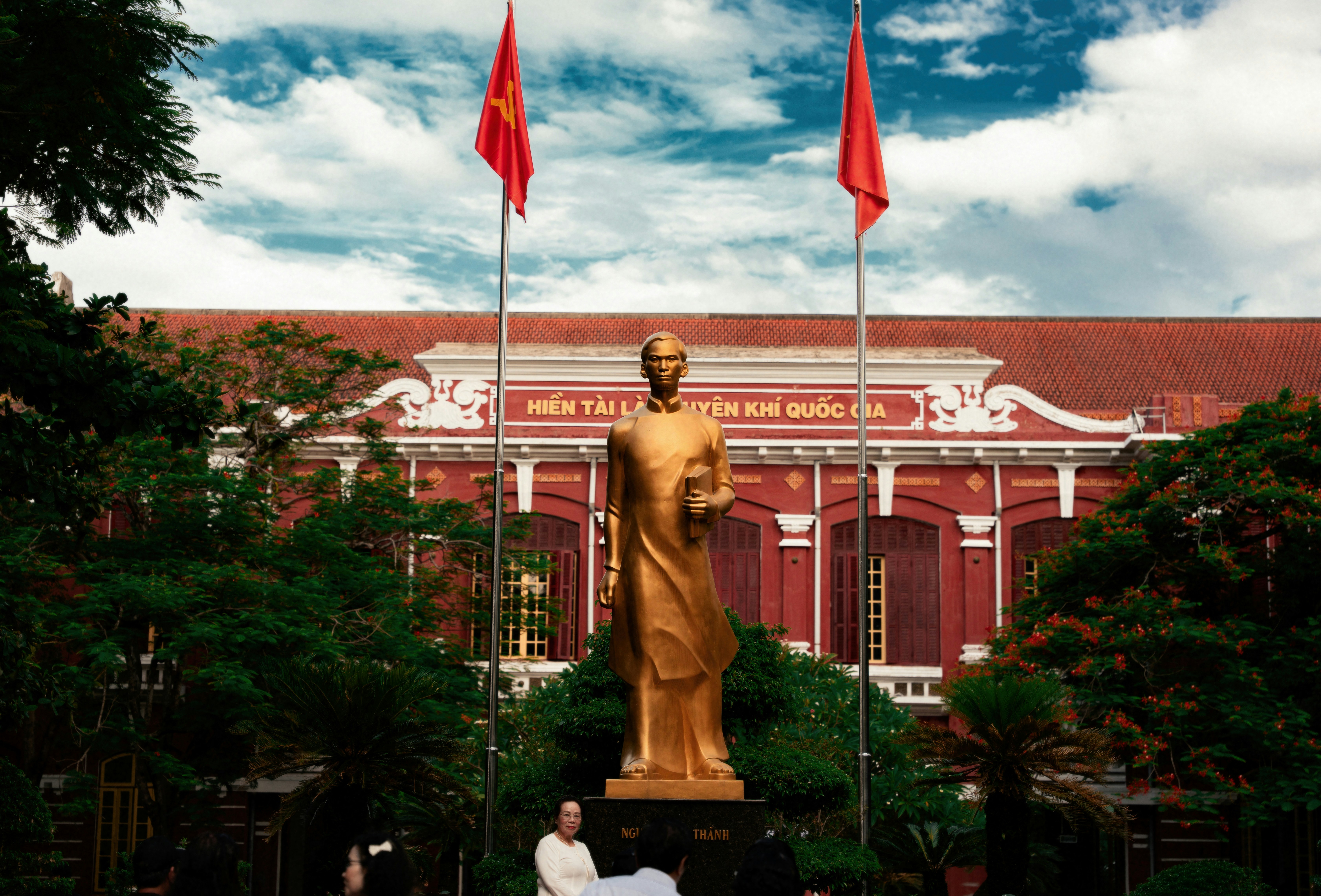 Statue Guardian of a Historic Campus Square