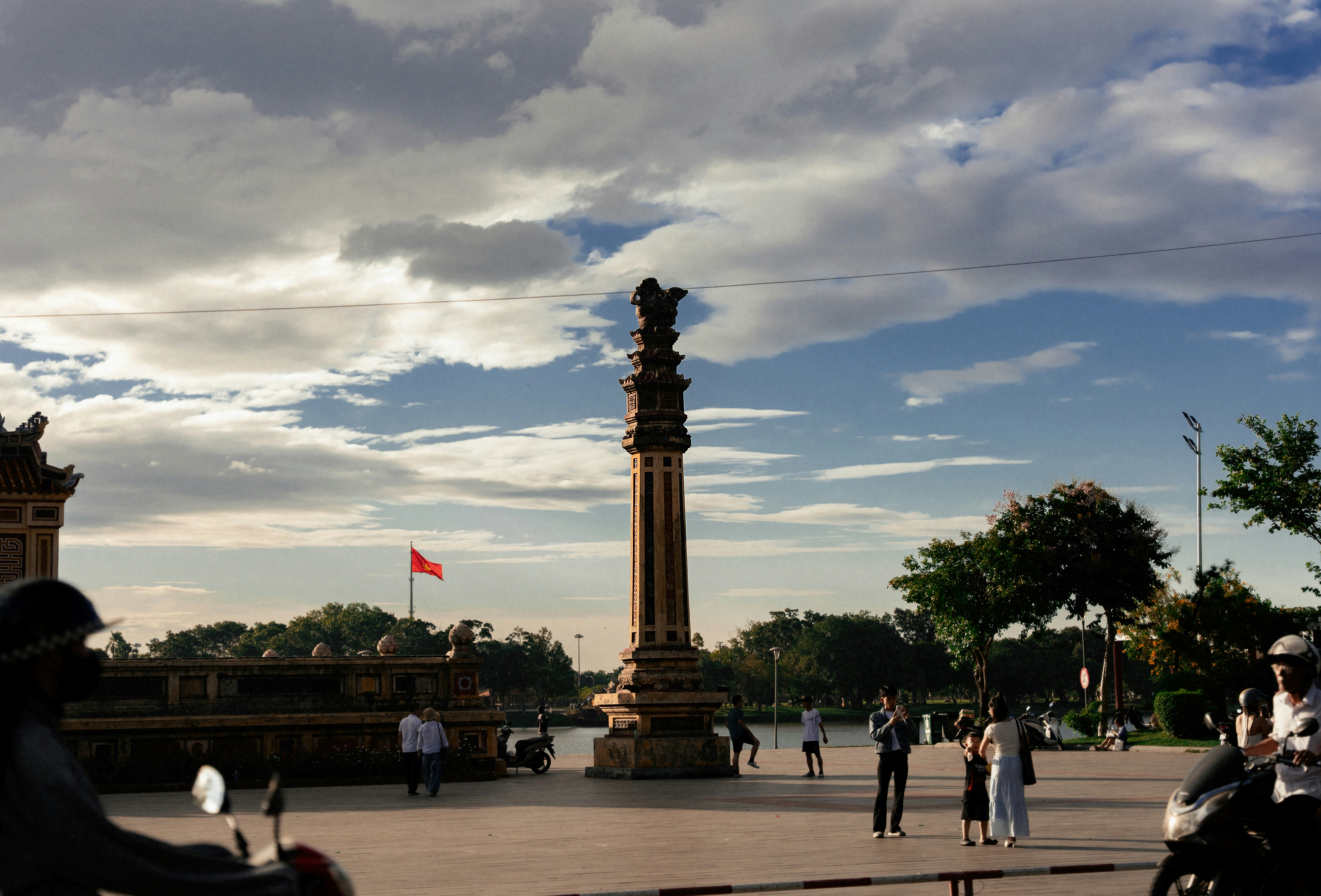 Obelisk Promenade: Silent Figures and Evening Sky