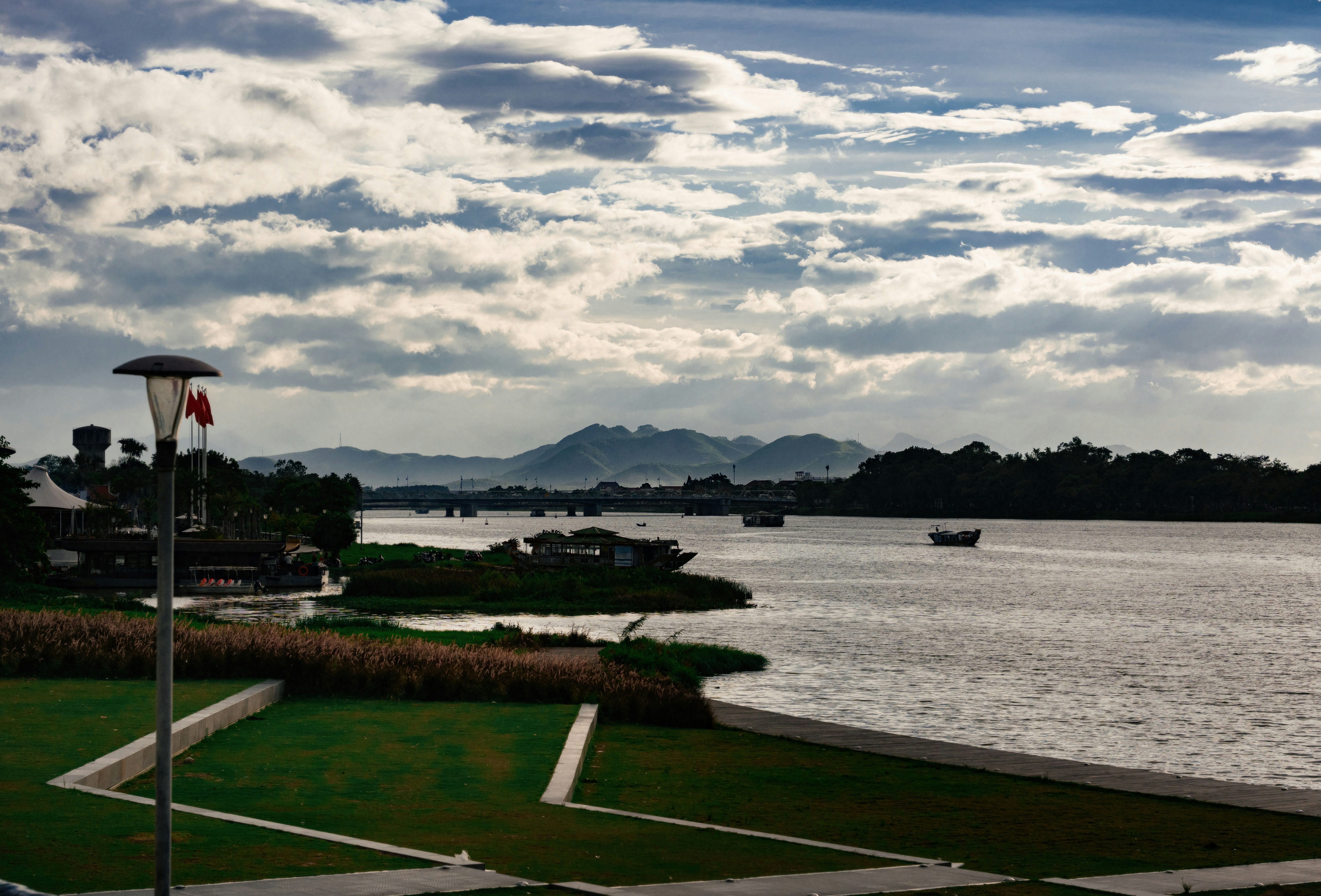 Riverside Vista: Distant Mountains and Calm Waters