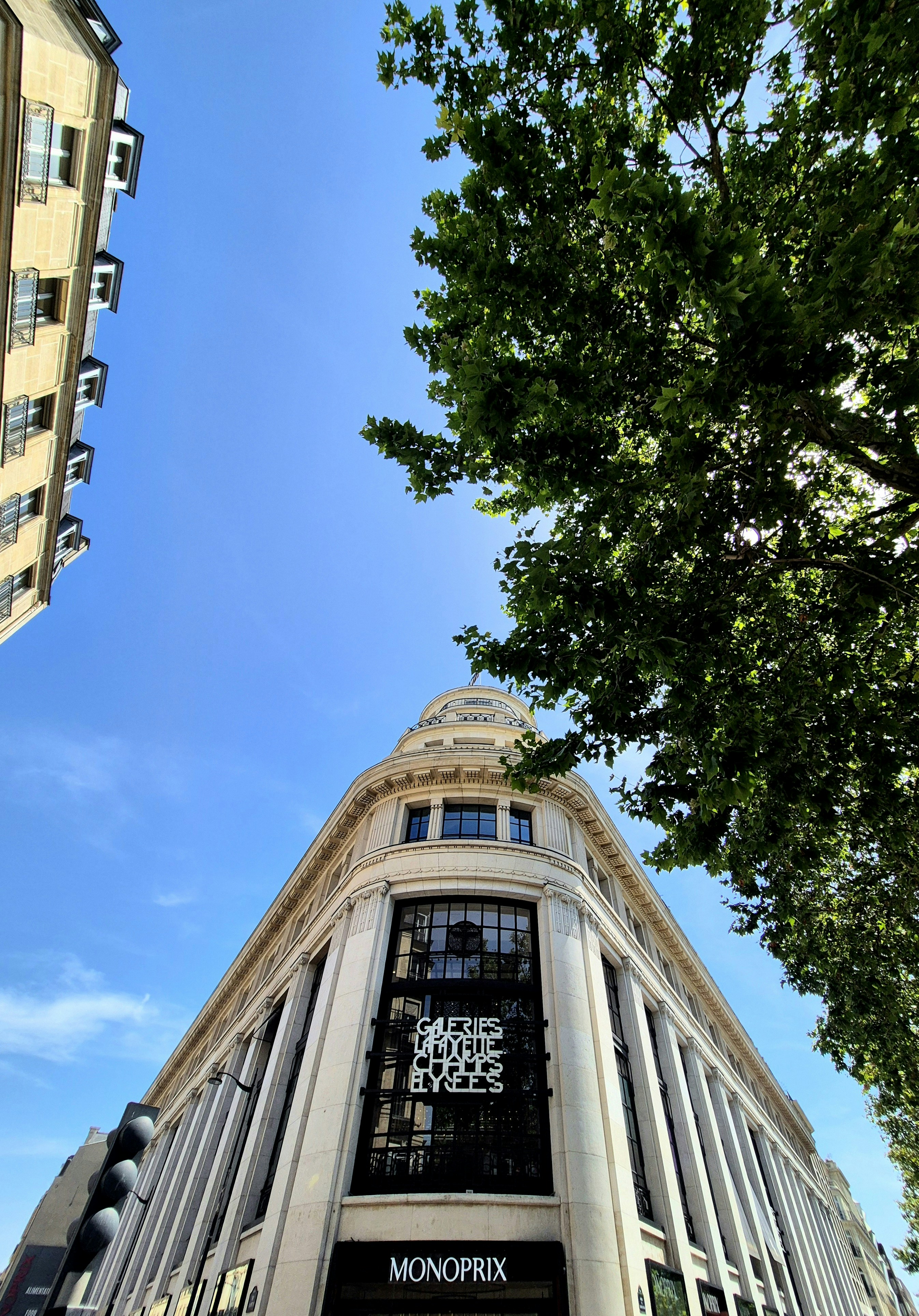 Corner Grand: A Parisian-Style Corner Storefront Bows to the Sky