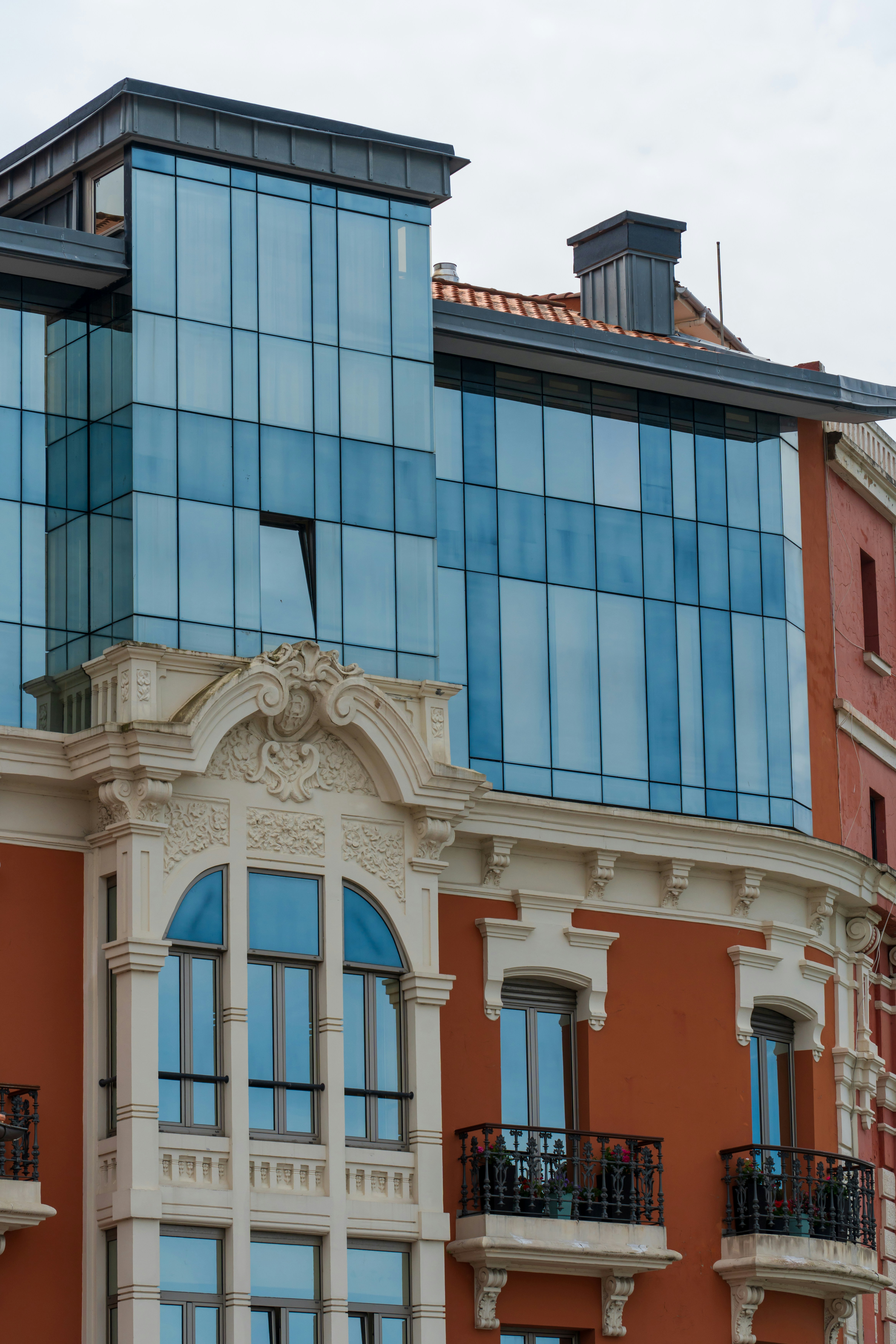 Ornate Facade Meets Modern Glass: A CityBuilding Portrait