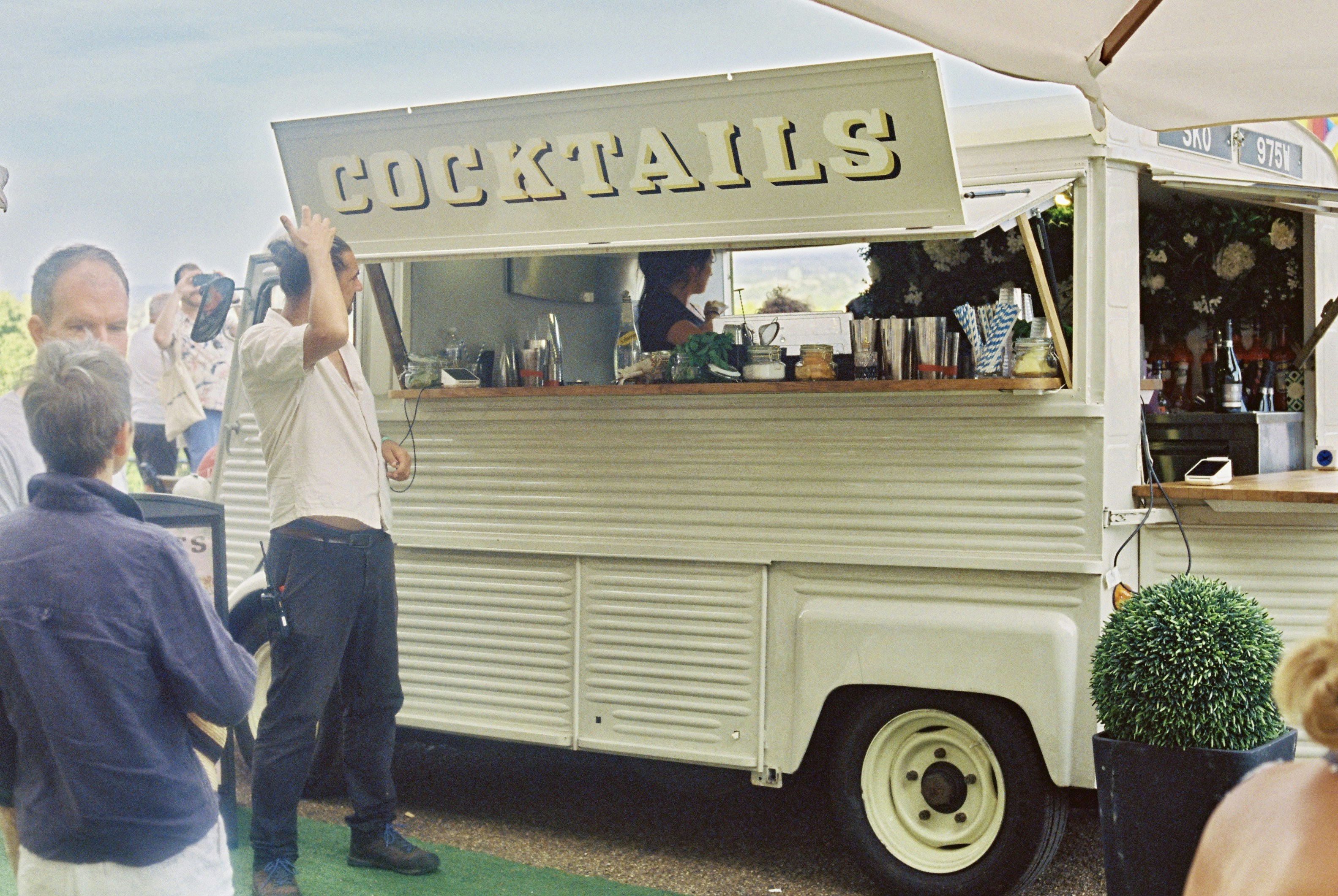 Cruising Cocktails: A vintage cart at sunset service
