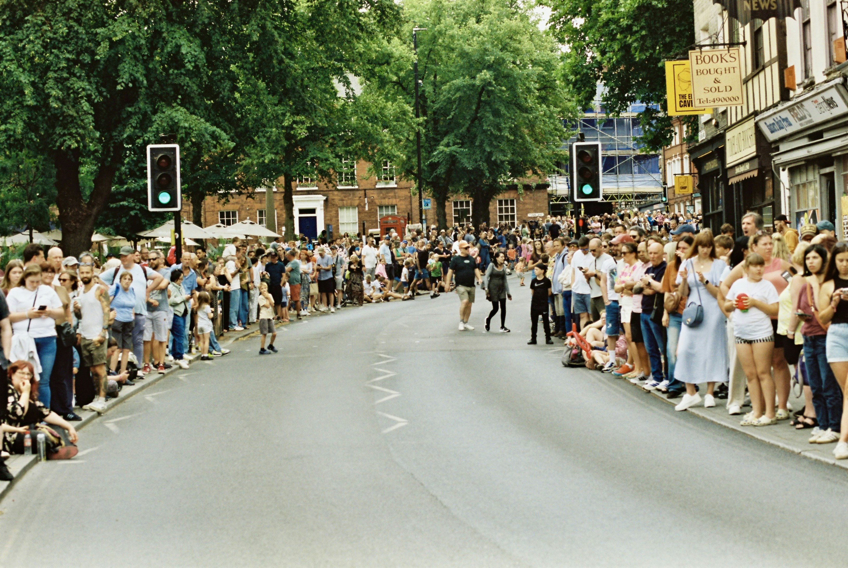 Crowd-Street Convergence: A City Block Packed with Observers