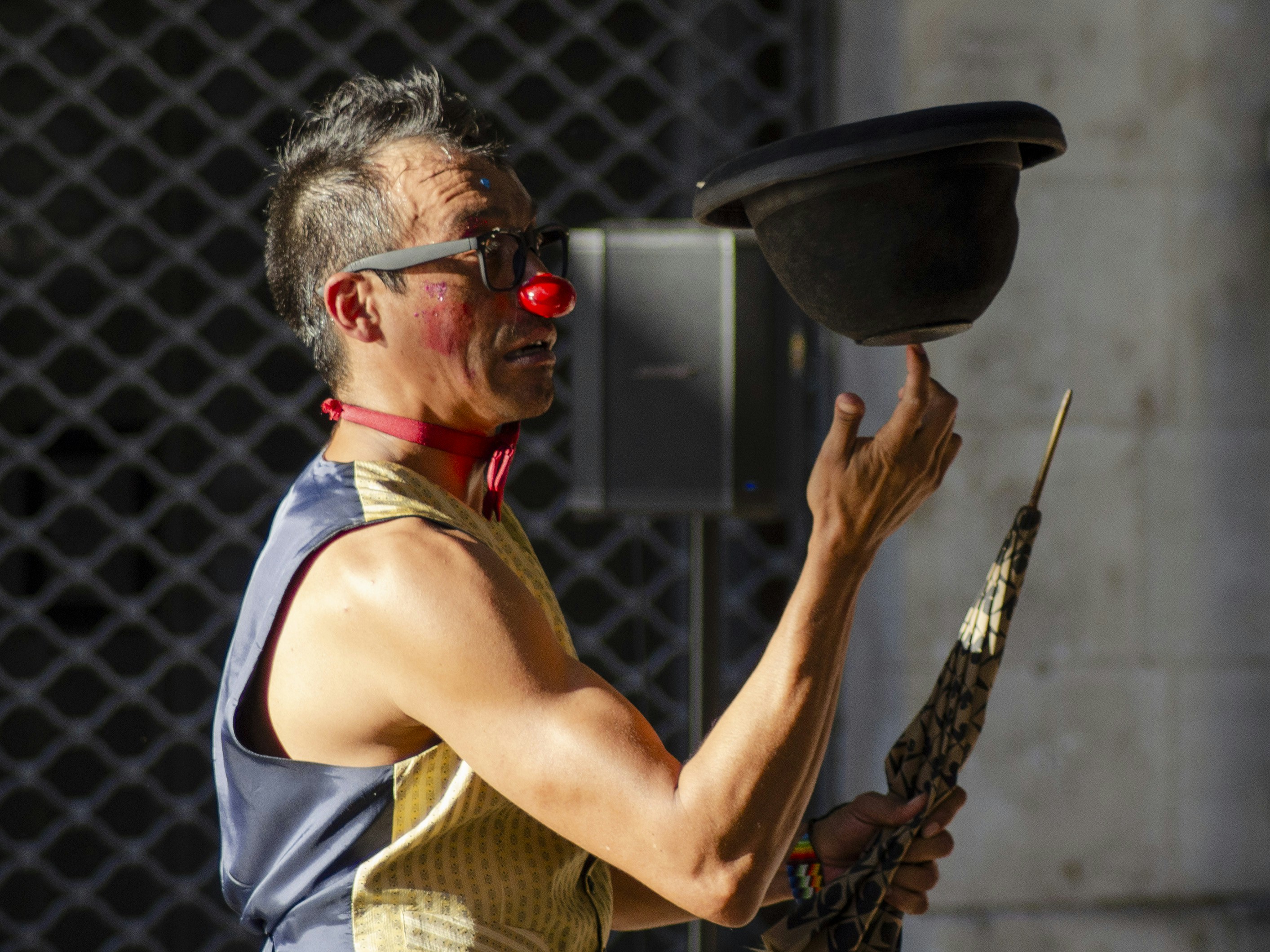 Clowning Balance: A Ringmaster’s Toss of Momentary Focus