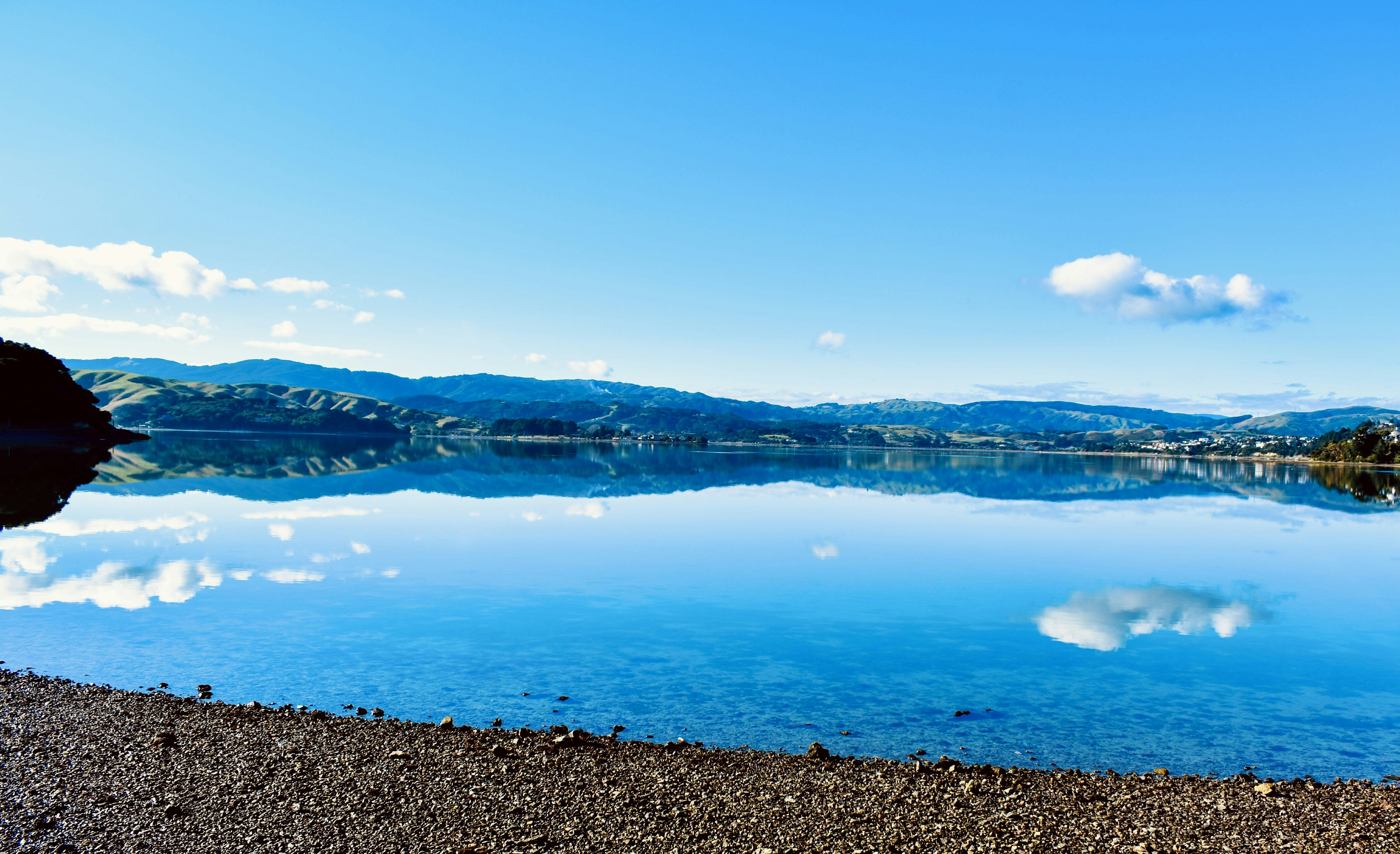 Azure Mirror: A Quiet Lakefront Under a Precise Blue Sky