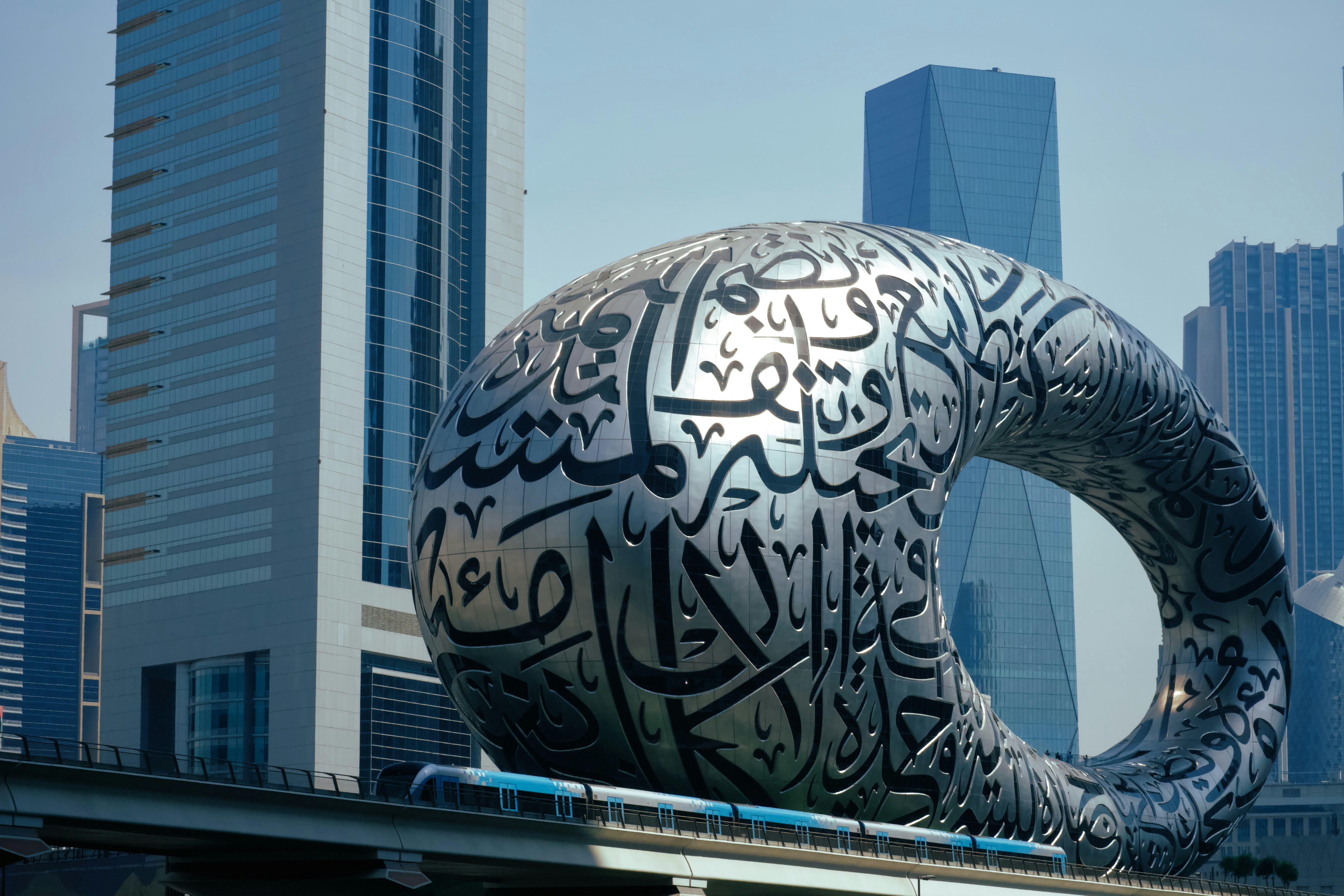 Loop of Script: An Urban Calligraphy Sculprit